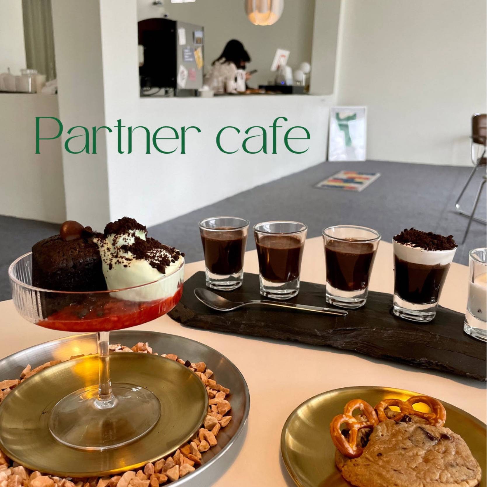 รีวิว PARTNER.cafe - Partner cafe🥤คาเฟ่มินิมอลโทนขาวเขียว🤍💚 เปิดใหม่ที่ชลบุรี ร้านกว้าง แสงดี ...