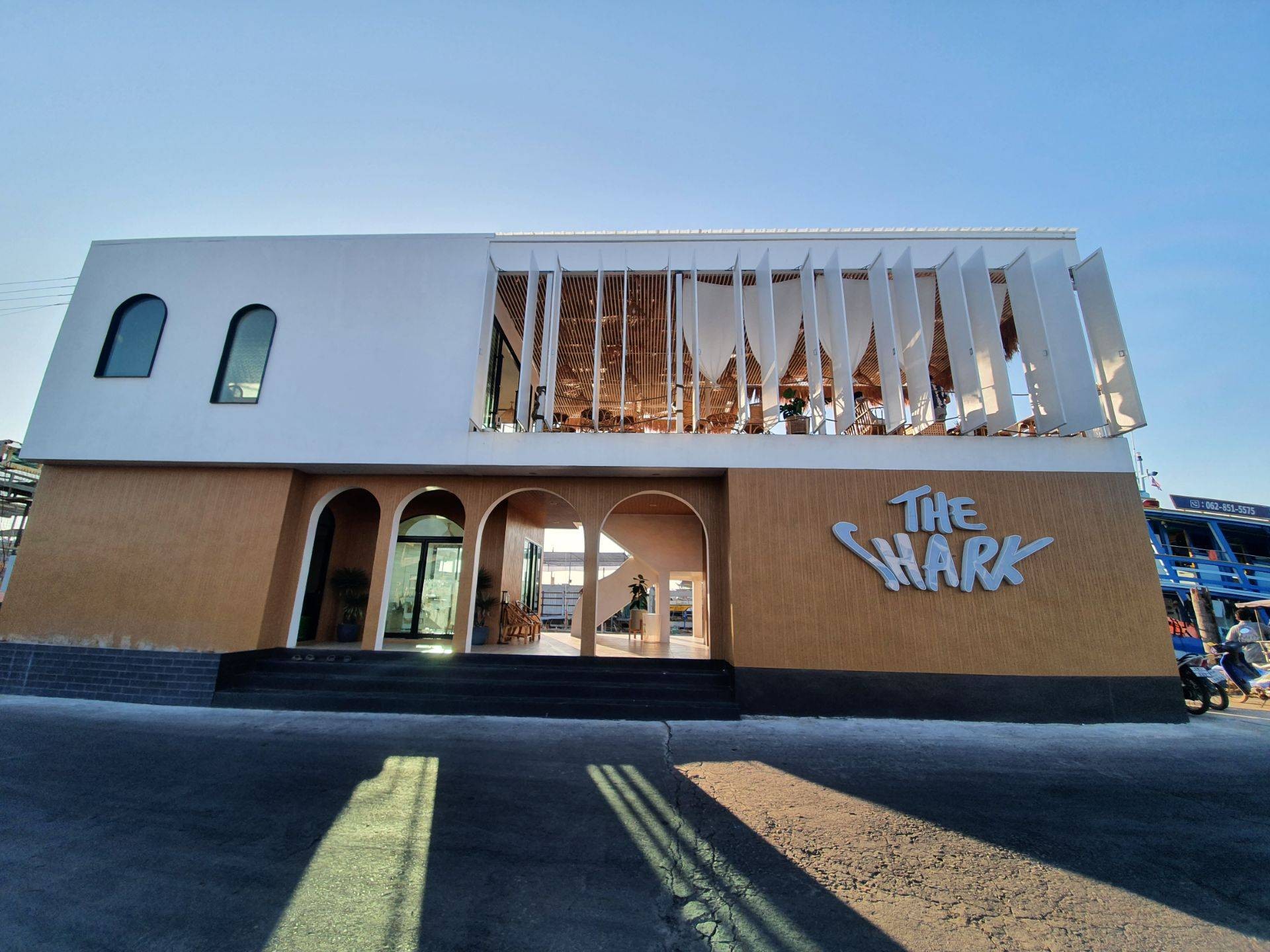 รีวิว The shark cafe - the shark cafe