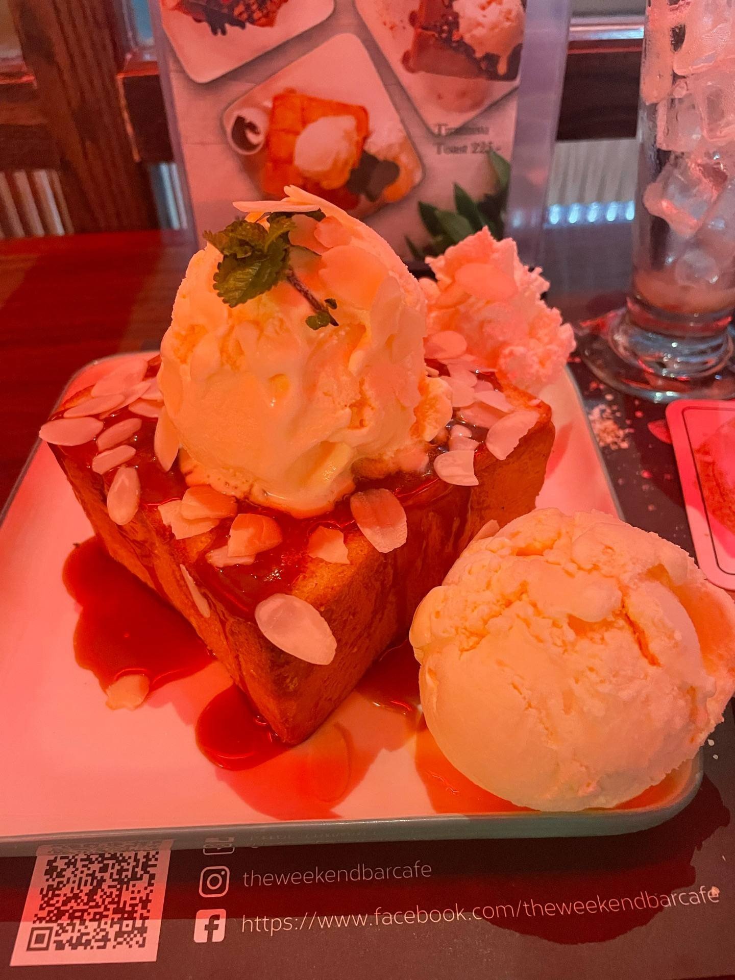 รีวิว The Weekend Cafe & Bar - ร้านบรรยากาศดี