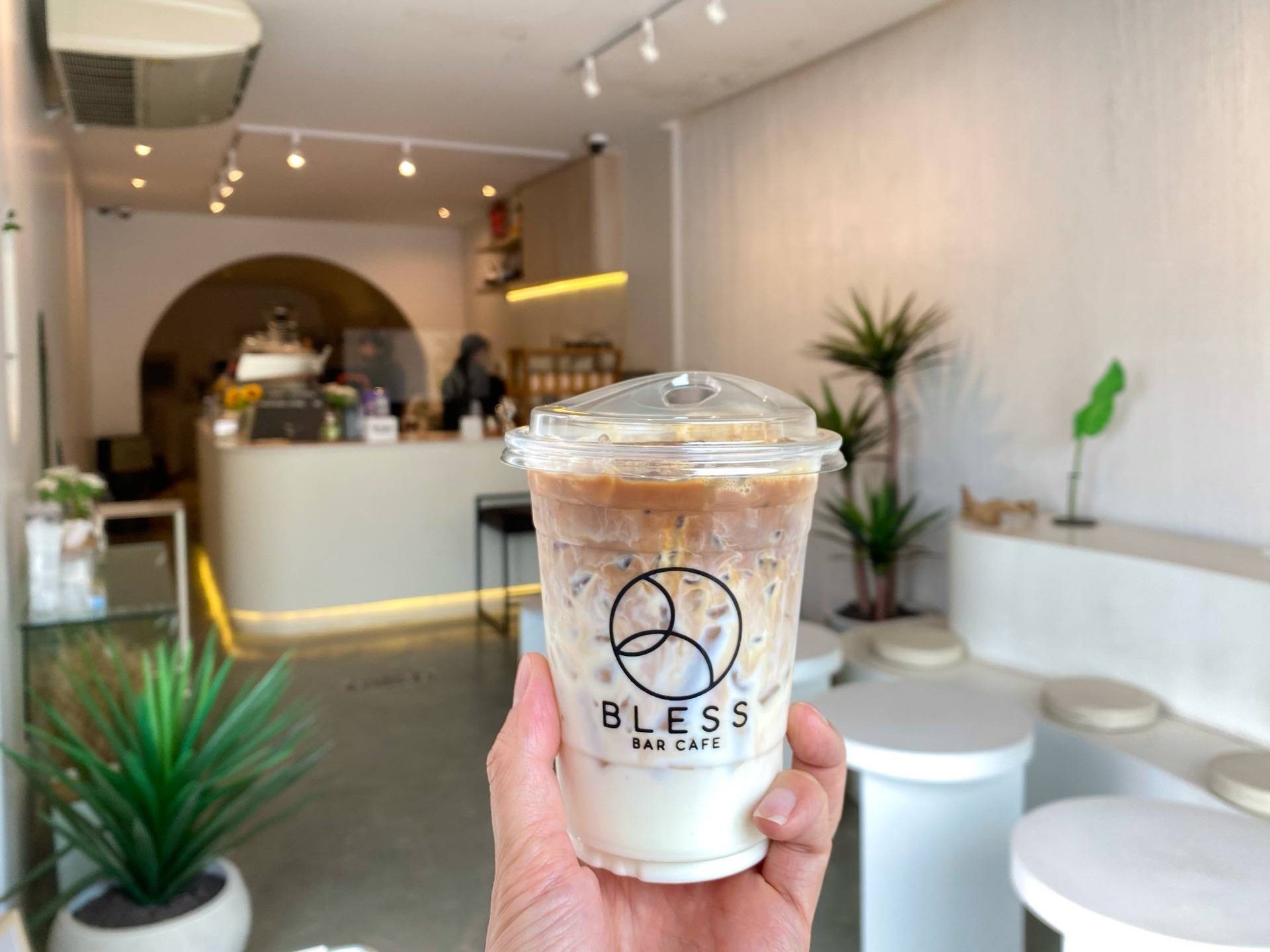 รูป BLESS BAR CAFE (กิ่งแก้ว 58)