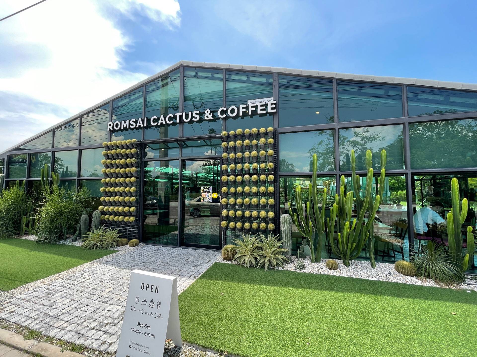 รีวิว Romsai Cactus & Coffee - ร้านกาแฟพร้อมสวนแคคตัสหลากหลายสายพันธุ์ ...