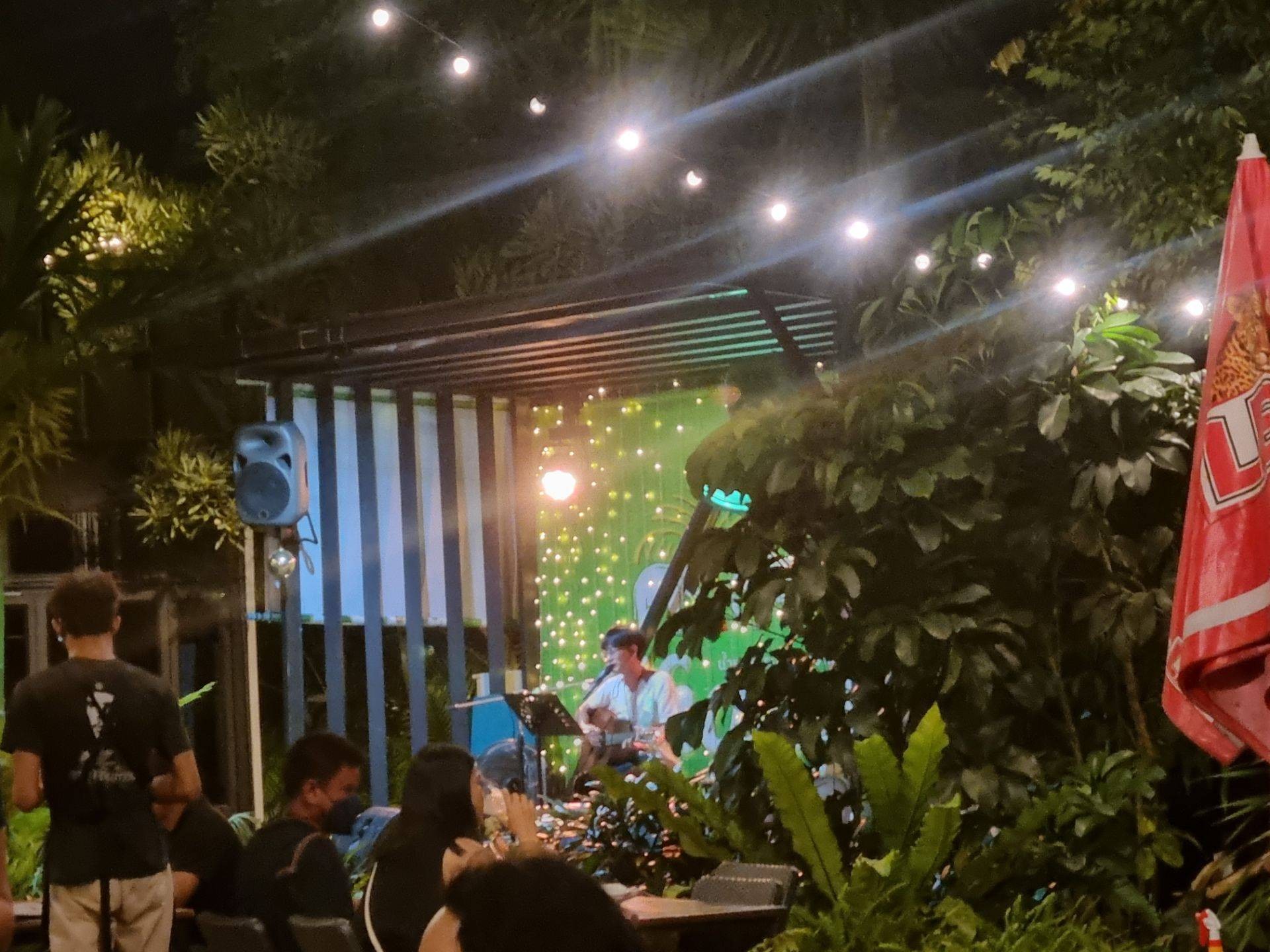 รีวิว WHIP CAFE Bangsaen - ร้านดี ดนตรีเพราะ อาหารอร่อย - Wongnai