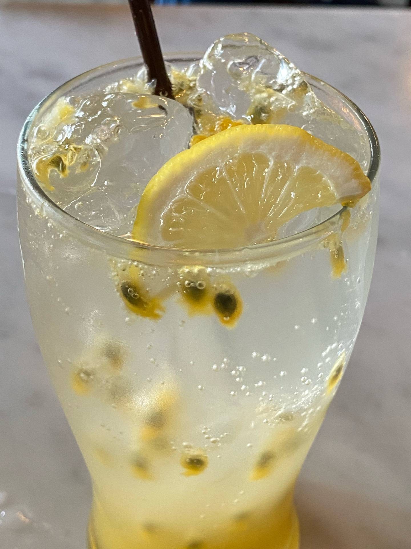 Passion fruit and lime soda • 150 baht ร้าน Peppina เมกาบางนา