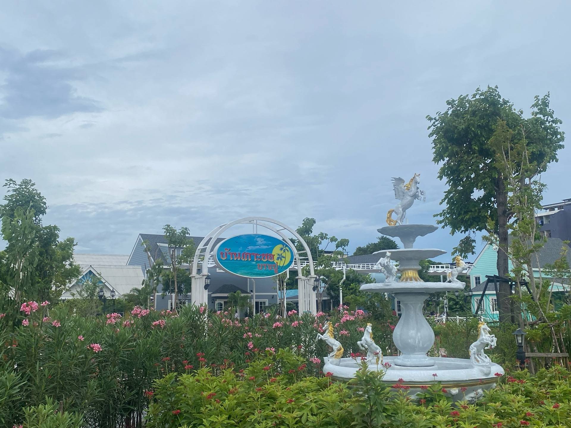 รีวิว บ้านเกาะยอ บางปู - ร้านอาหาร บรรยากาศดี มีดนตรีสด ที่จอดรถกว้างขวาง