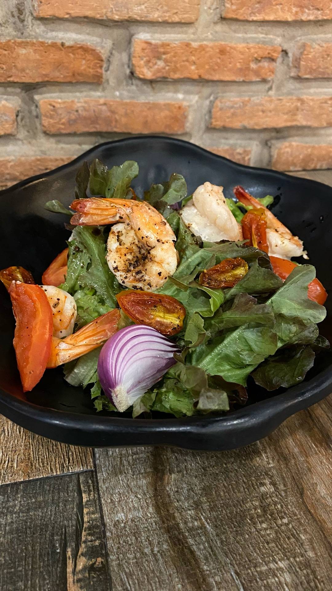 Grilled Vegetable And Prawns Salad ร้าน Daddy G's Smoke & Brew