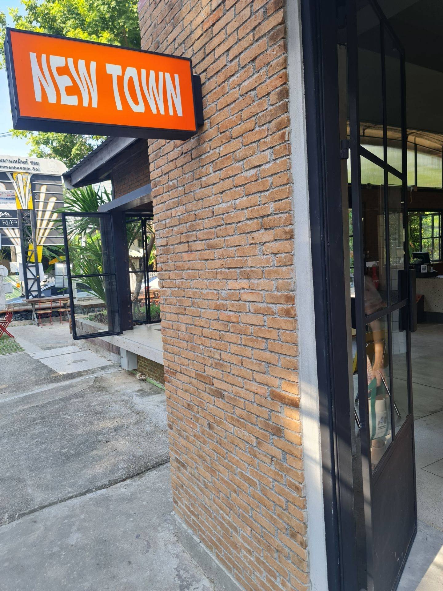 รูป Newtown Nimman