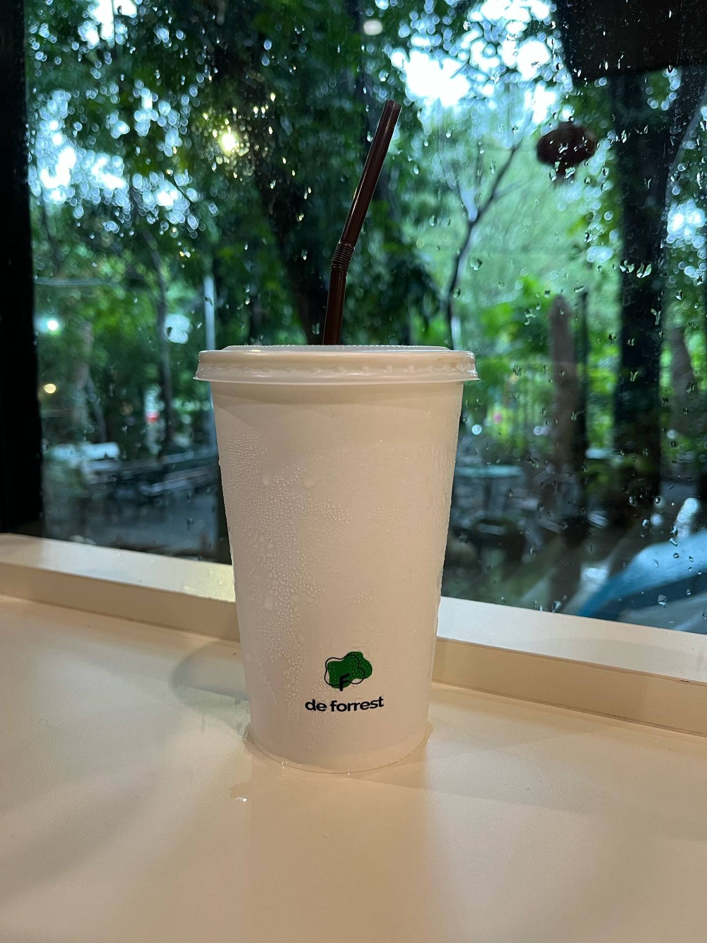 รีวิว DeForrest café & bakery - - บรรยากาศดีมาก บริการดีมาก มาถึงฝนตก ...