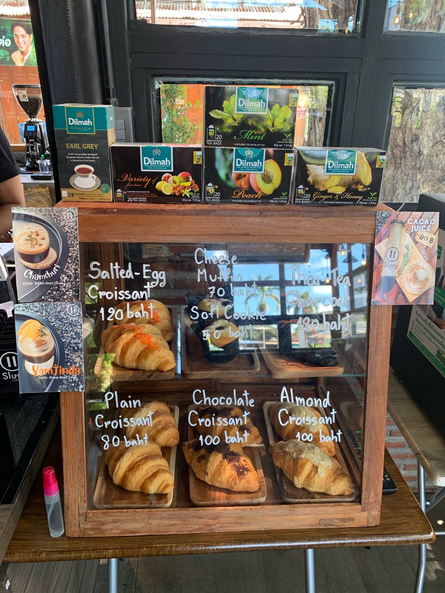 รีวิว Slurp Coffee Specialist - คาเฟ่ริมน้ำ เมล็ดกาแฟให้เลือกเยอะ