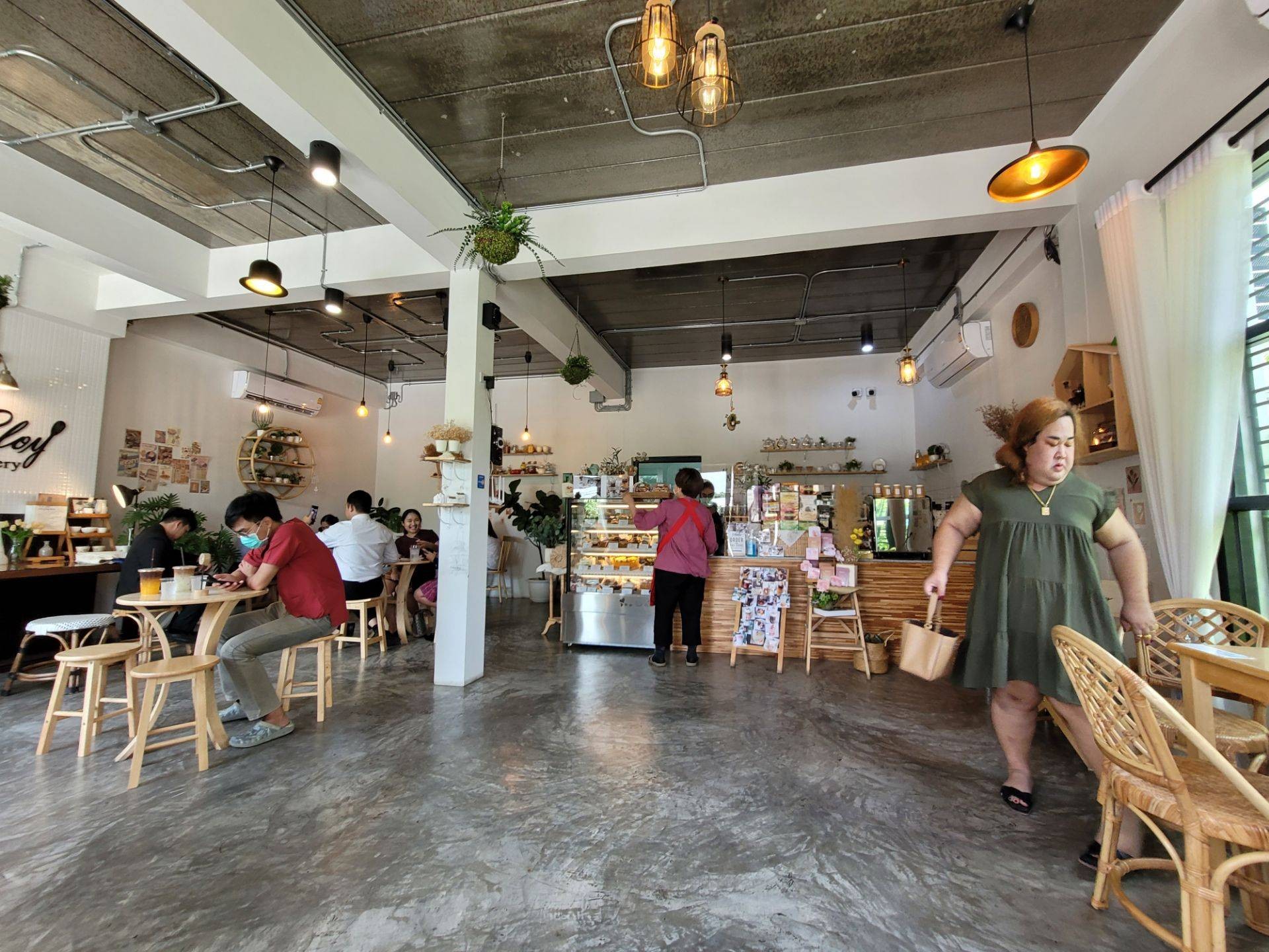 รีวิว De PLOY Bakery & Meals - บรรยากาศร้านดี ขนมเค้ก อร่อย