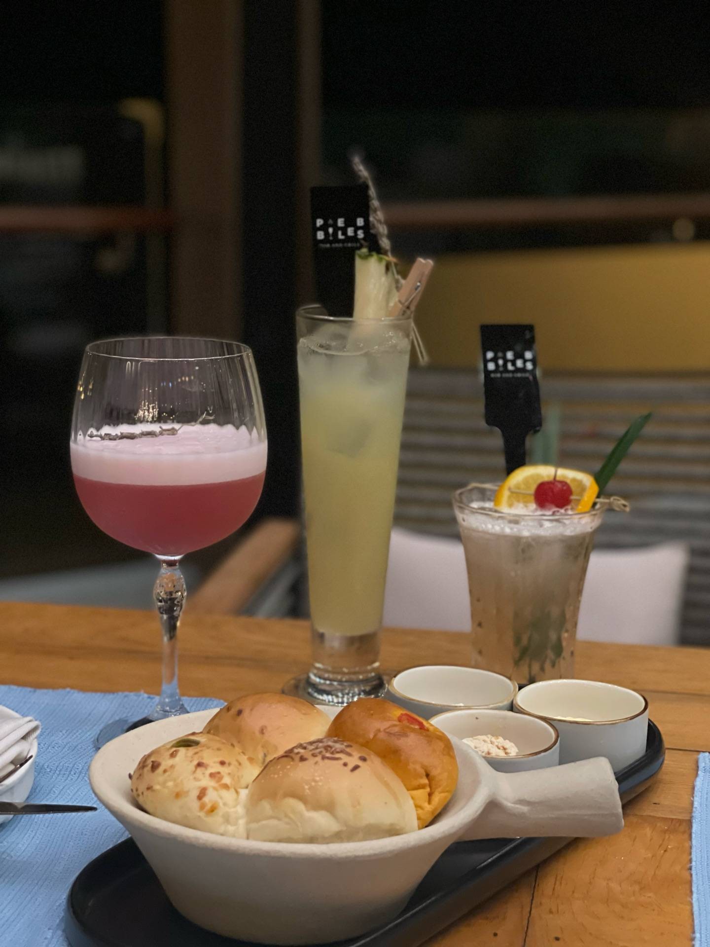 รีวิว Pebbles Bar and Grill - นั่งชิลริมหาดในโรงแรมหรู