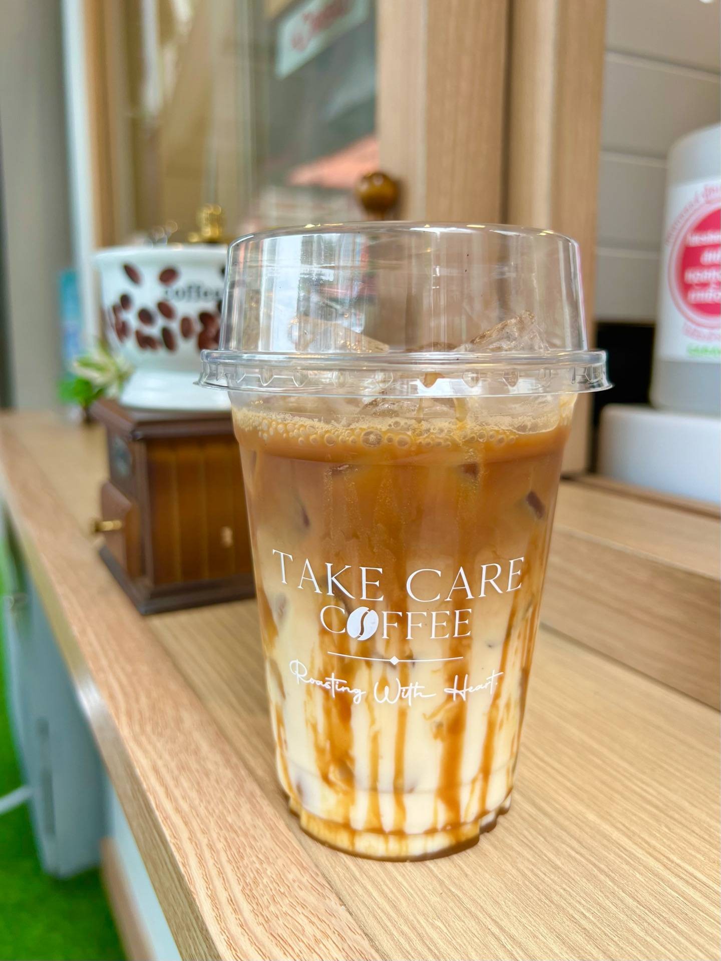 รีวิว Take Care Coffee สุขุมวิท 35 - กาแฟอร่อย เข้มข้น หอมคาราเมล ร้านมินิมอล หาง่าย ลงจากสถานี ...