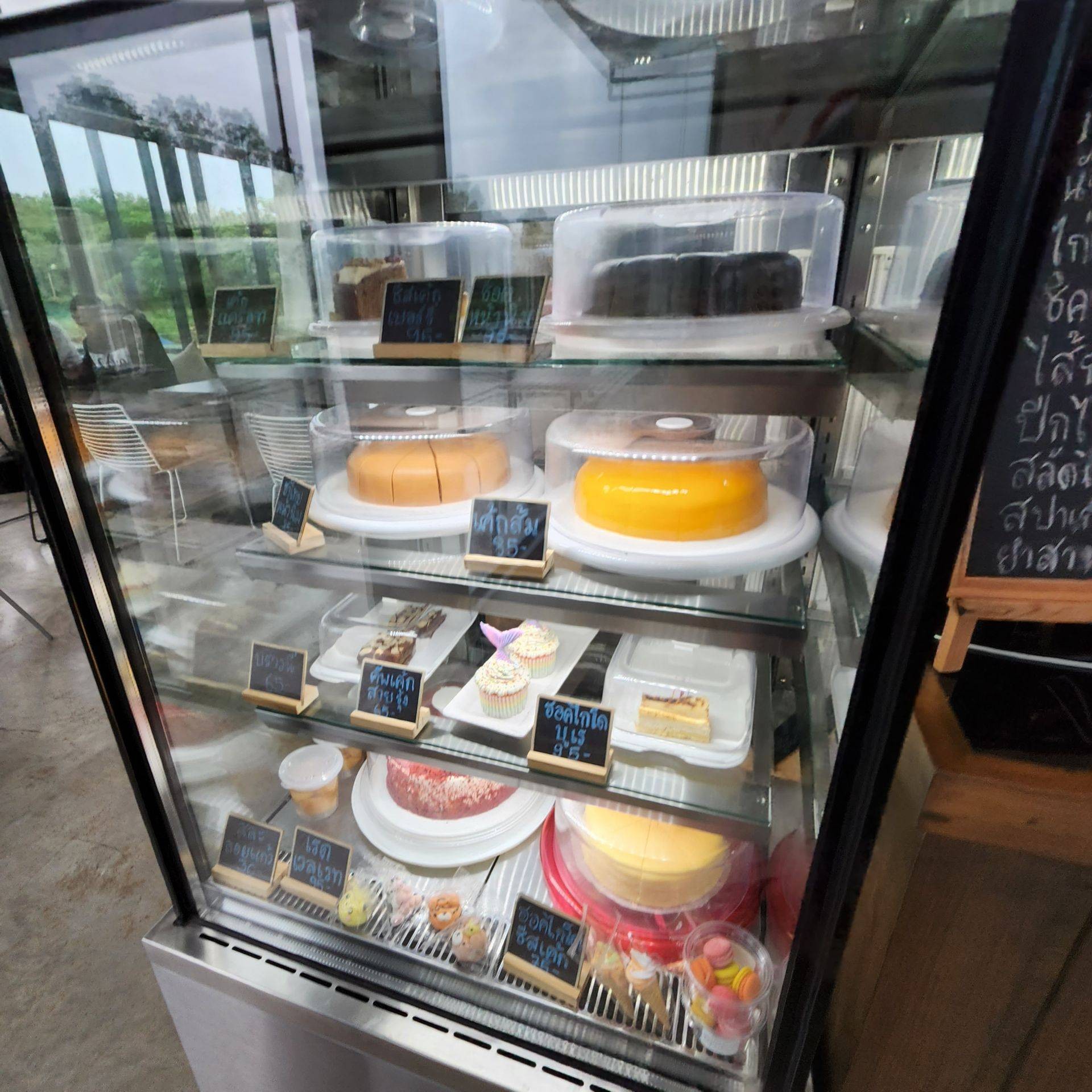 ขนม ร้าน ชมปลาคาเฟ่ จันทบุรี