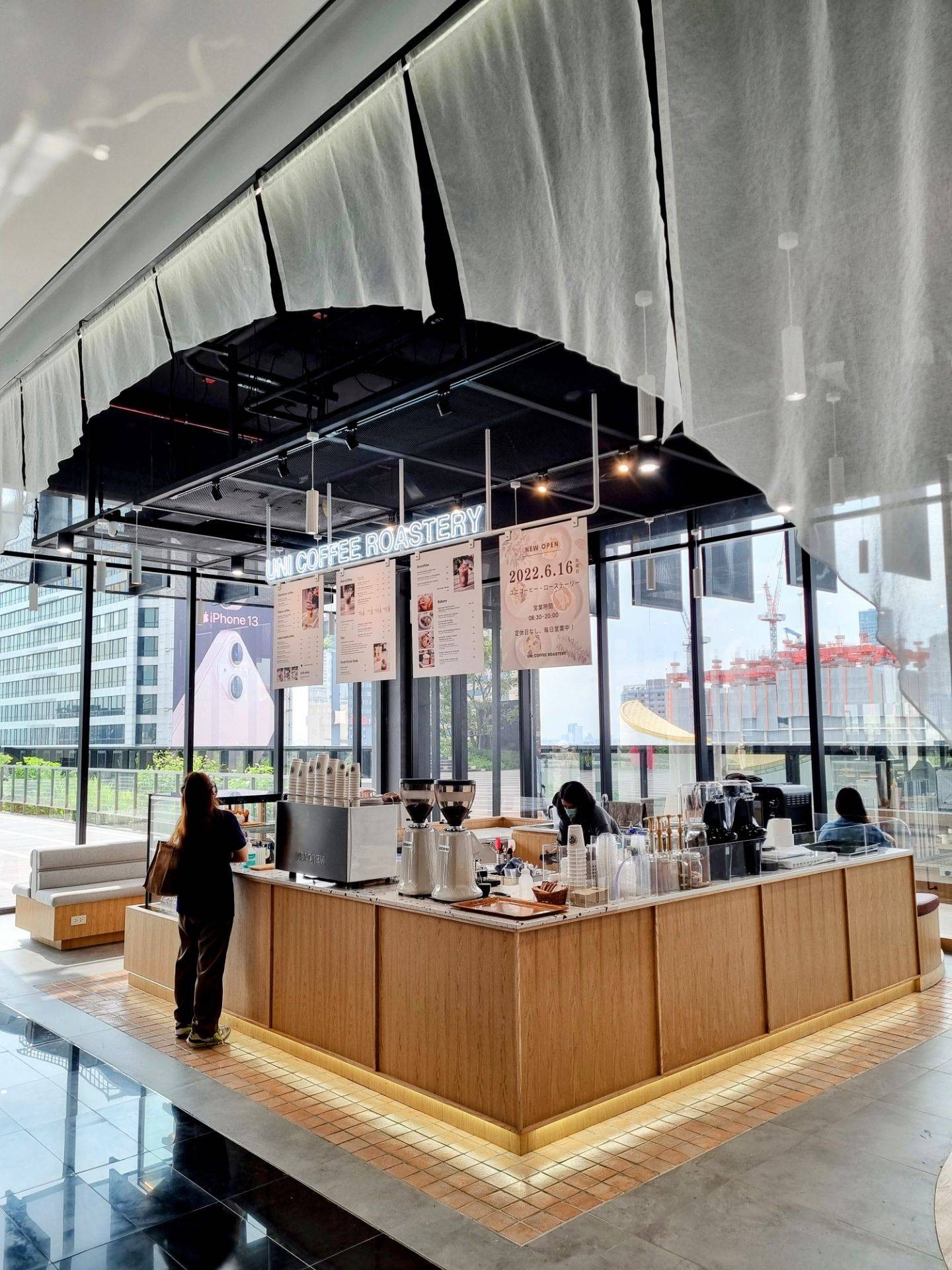 รีวิว UNI COFFEE ROASTERY - ร้านกาแฟติดจุดชมวิวมุมสูงในสยามสแควร์