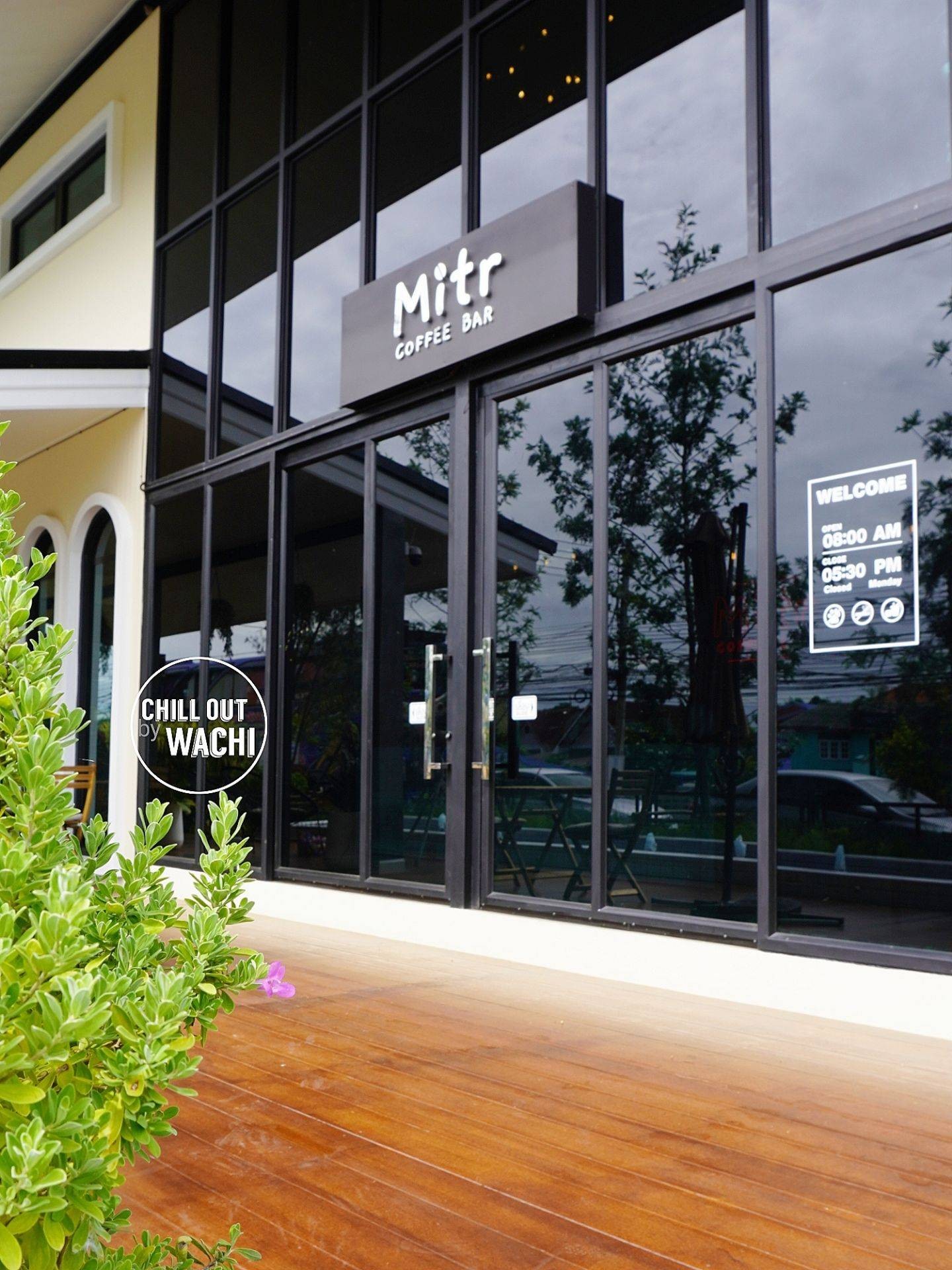 รีวิว Mitr Coffee Bar - ร้านริมน้ำ กว้างขวางดี - Wongnai