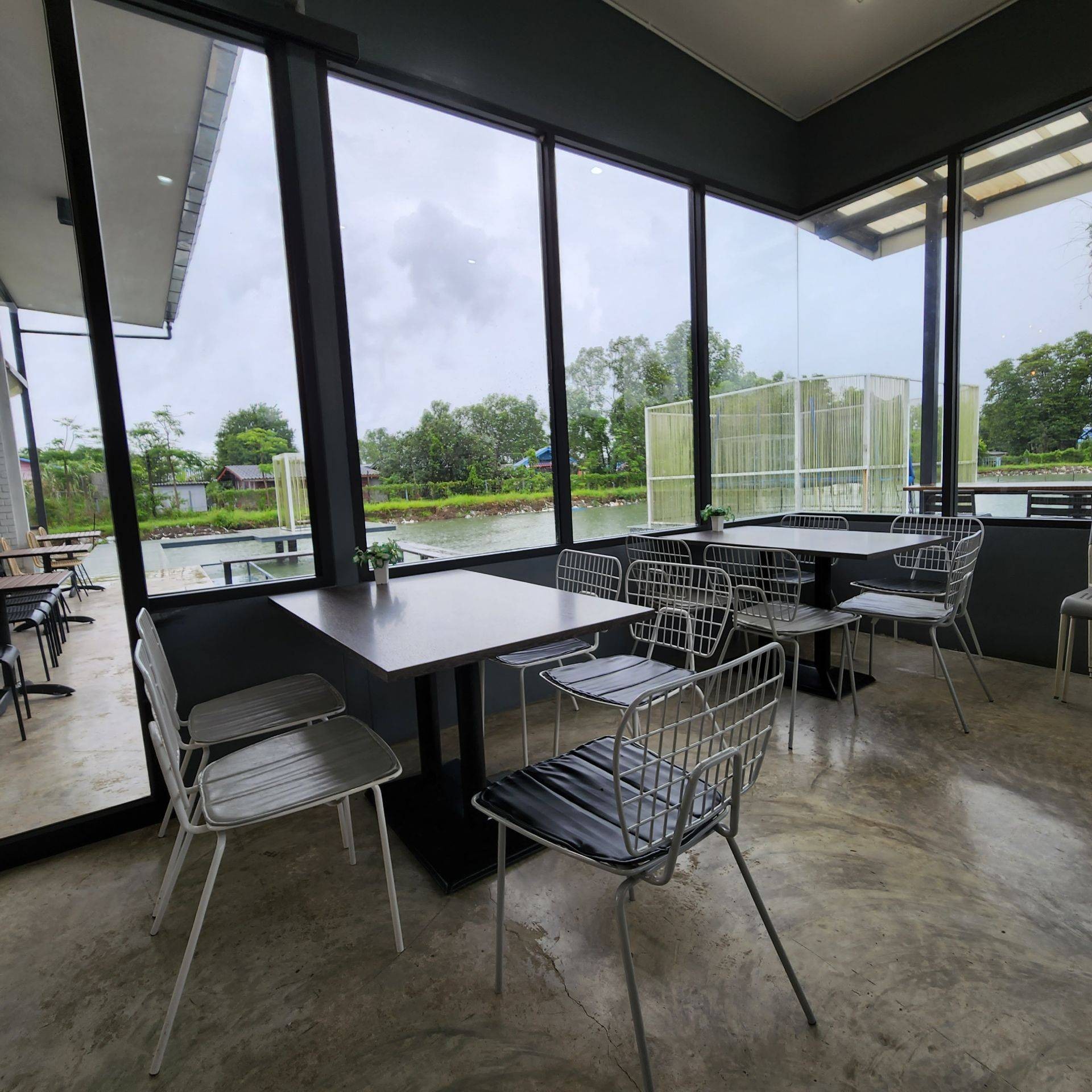 รูป ชมปลาคาเฟ่ จันทบุรี