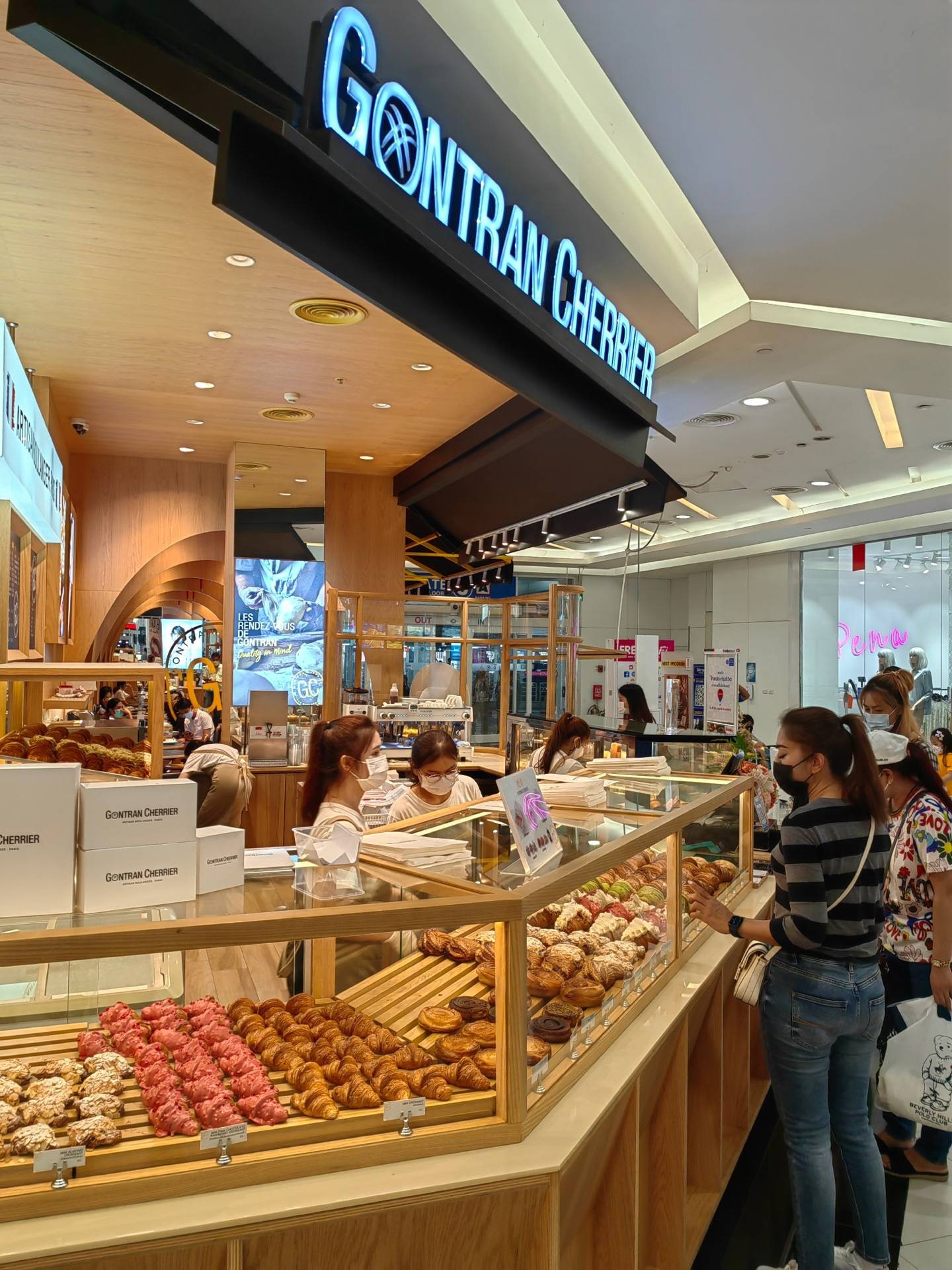 รูป Gontran Cherrier แฟชั่นไอส์แลนด์ - Wongnai