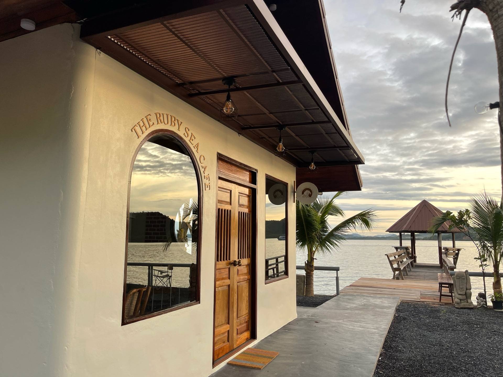 รีวิว The Ruby Sea Cafe - ไม่ควรพลาดค้าา