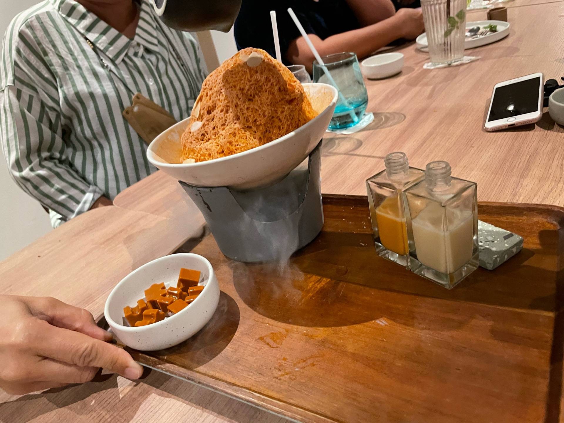 คากิโกริ ร้าน Kinlenn Eatery & Play Ari