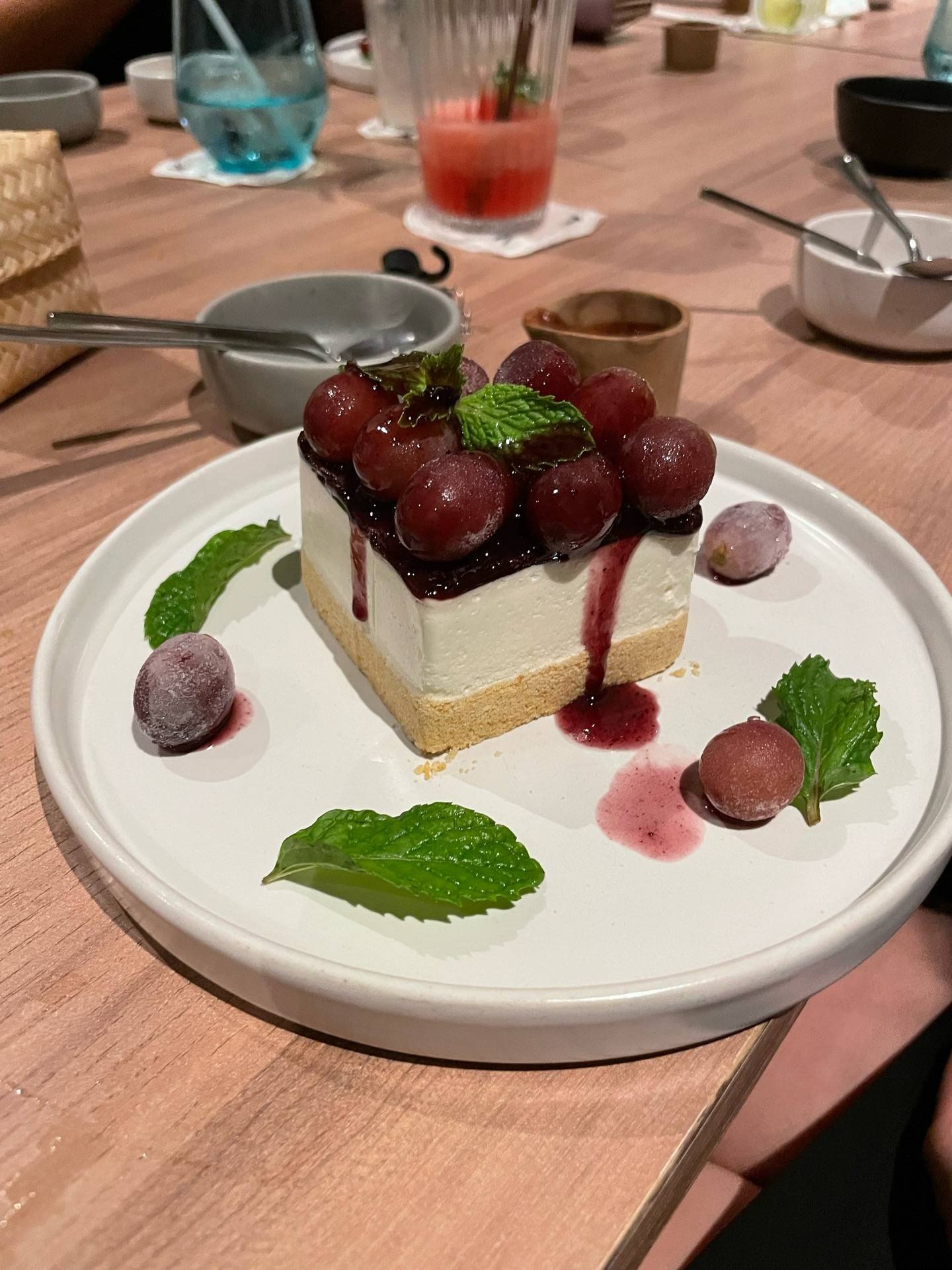 ชีสเค้กองุ่น • fresh มาก ร้าน Kinlenn Eatery & Play Ari