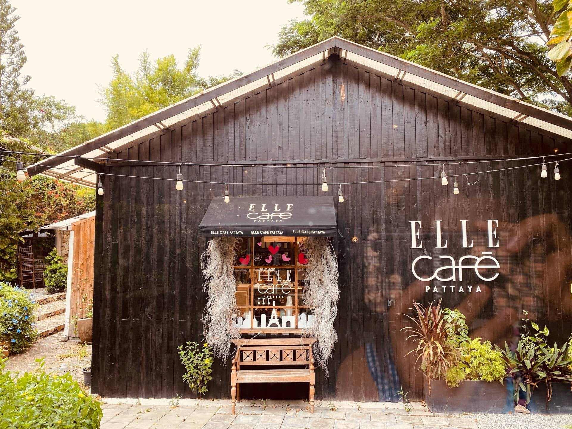 รีวิว ELLE Café PATTAYA - คาเฟ่ครัวซองในโรงเรือนแสนสวยแห่งอาณาจักร A ...