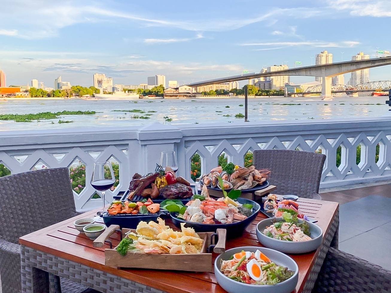 รีวิว Riverside Terrace Anantara Bangkok Riverside - บุฟเฟ่ต์ดินเนอร์ ...