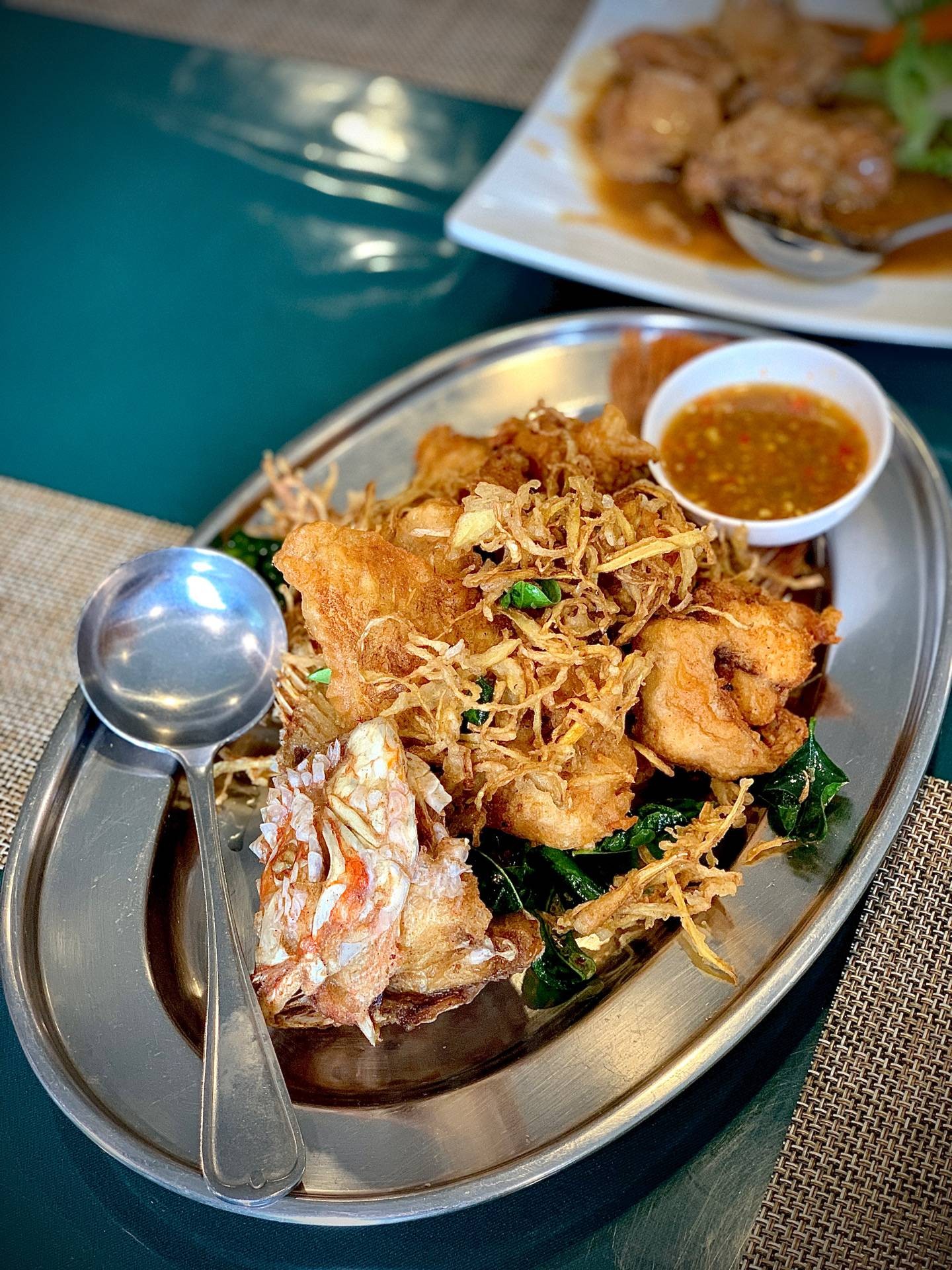 ปลาทอดสมุนไพร ร้าน กาแล