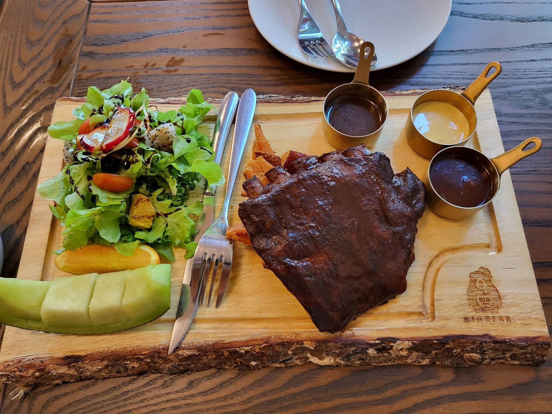 รีวิว BIGBEAR EATERY BIGBEAR EATERY - รสชาติดีไม่เหนียว เนื้อร่อนจากกระดูก มันทอดหวาน ๆ กรอบ ๆ ...