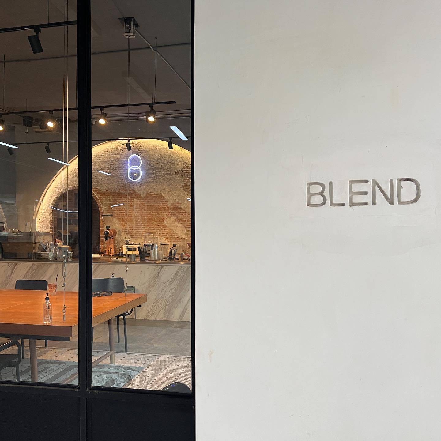 รีวิว Blend Cafe - ตกแต่งดี กาแฟเยี่ยม เมนูครีเอท