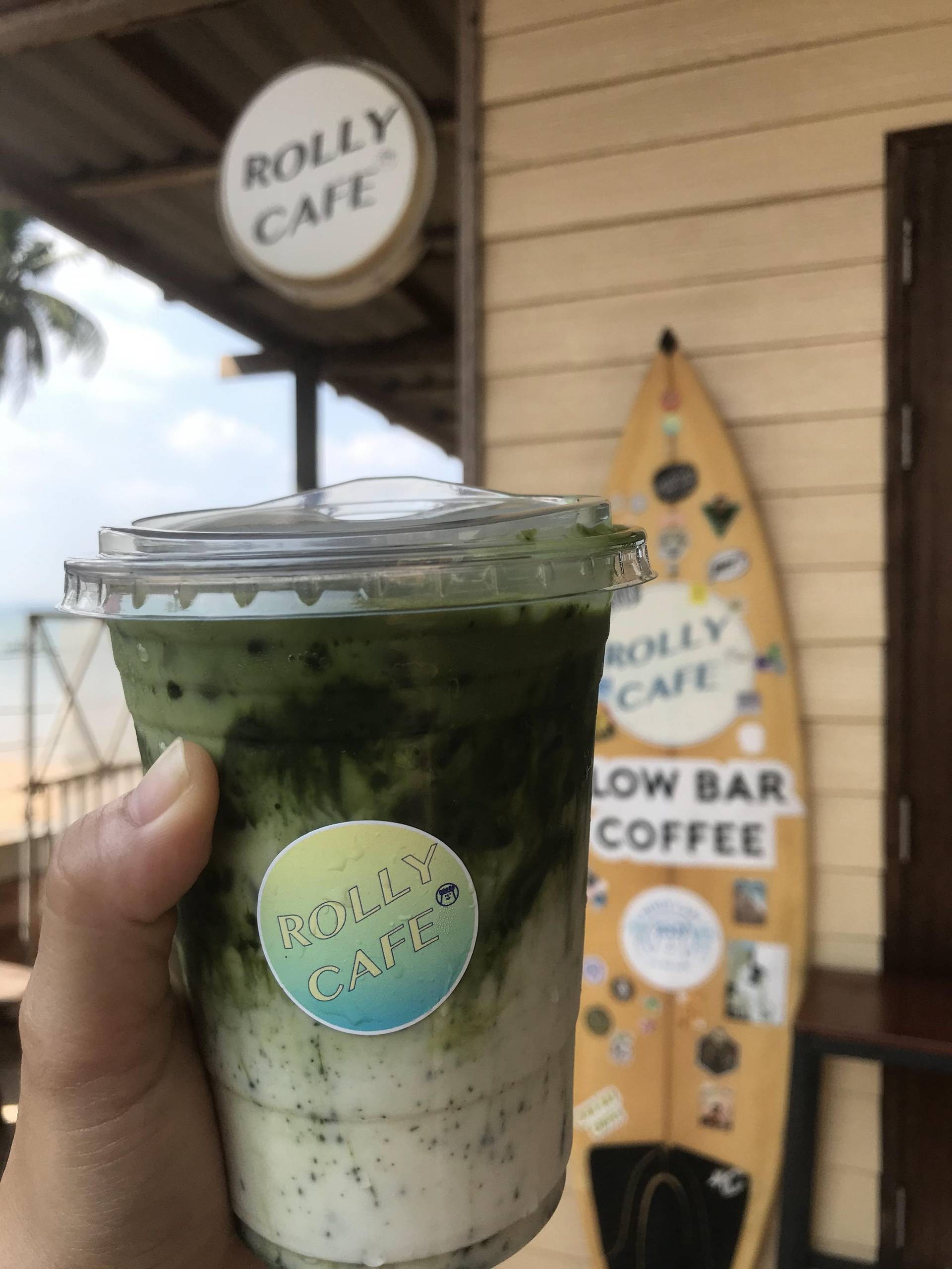 รีวิว Rolly Cafe