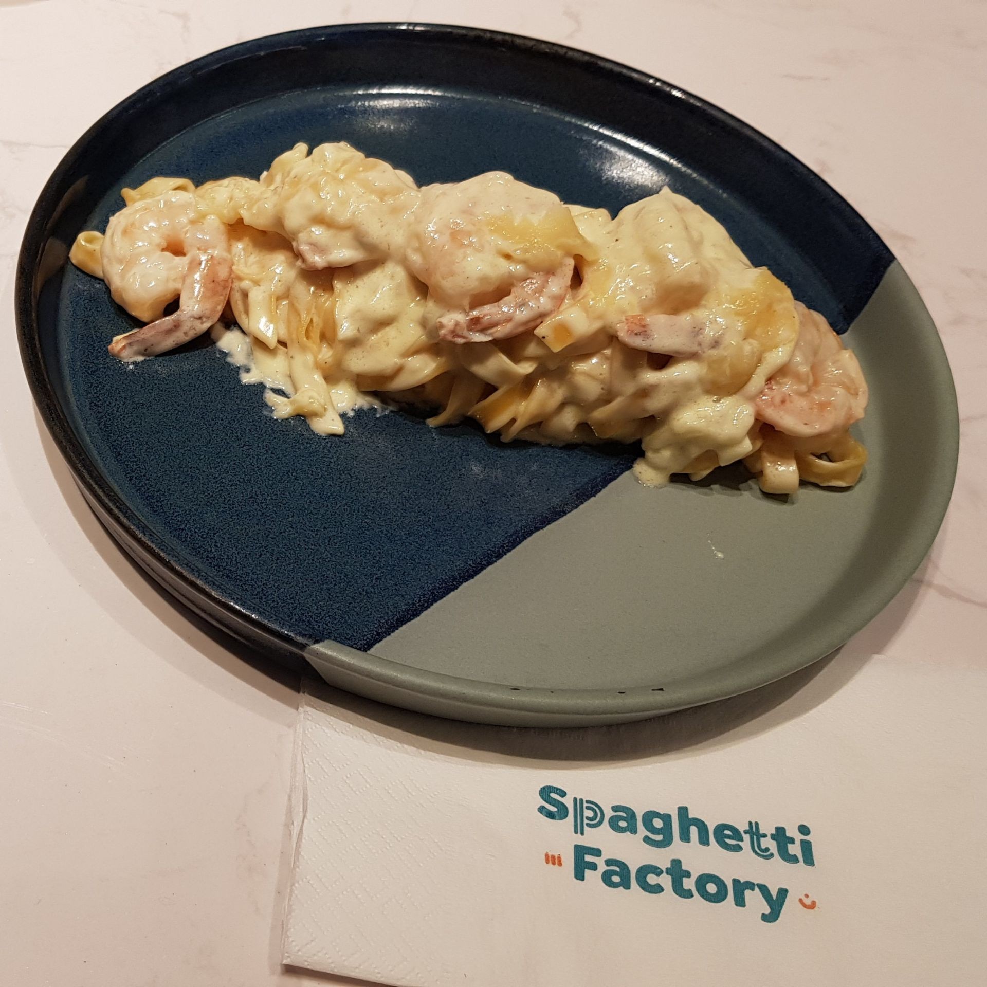พาสต้าเส้นสดคลุกชีสครีมซอสกุ้ง ร้าน Spaghetti Factory Central Rama3 ...