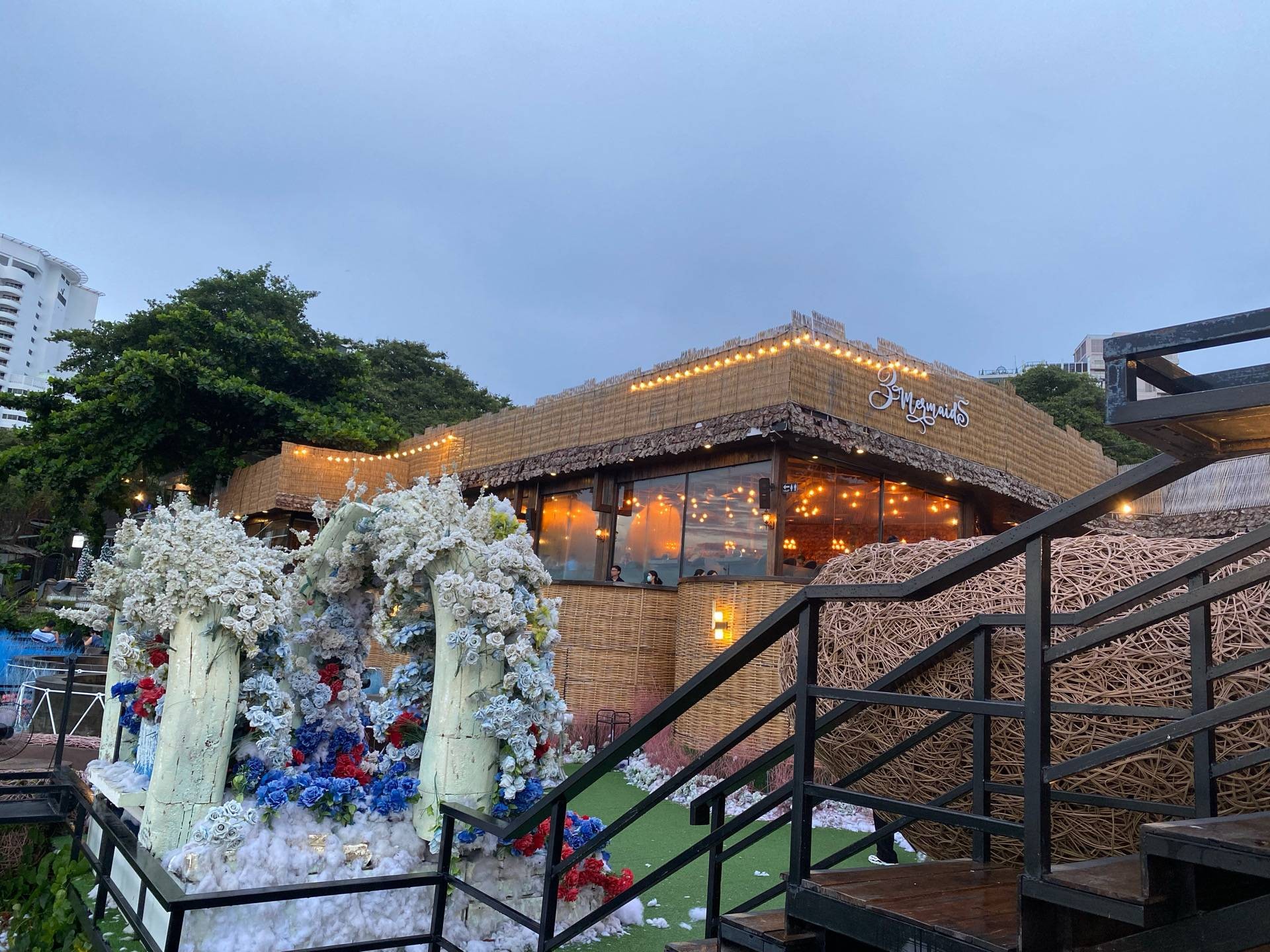 รูป 3 Mermaids Cafe & Restaurant