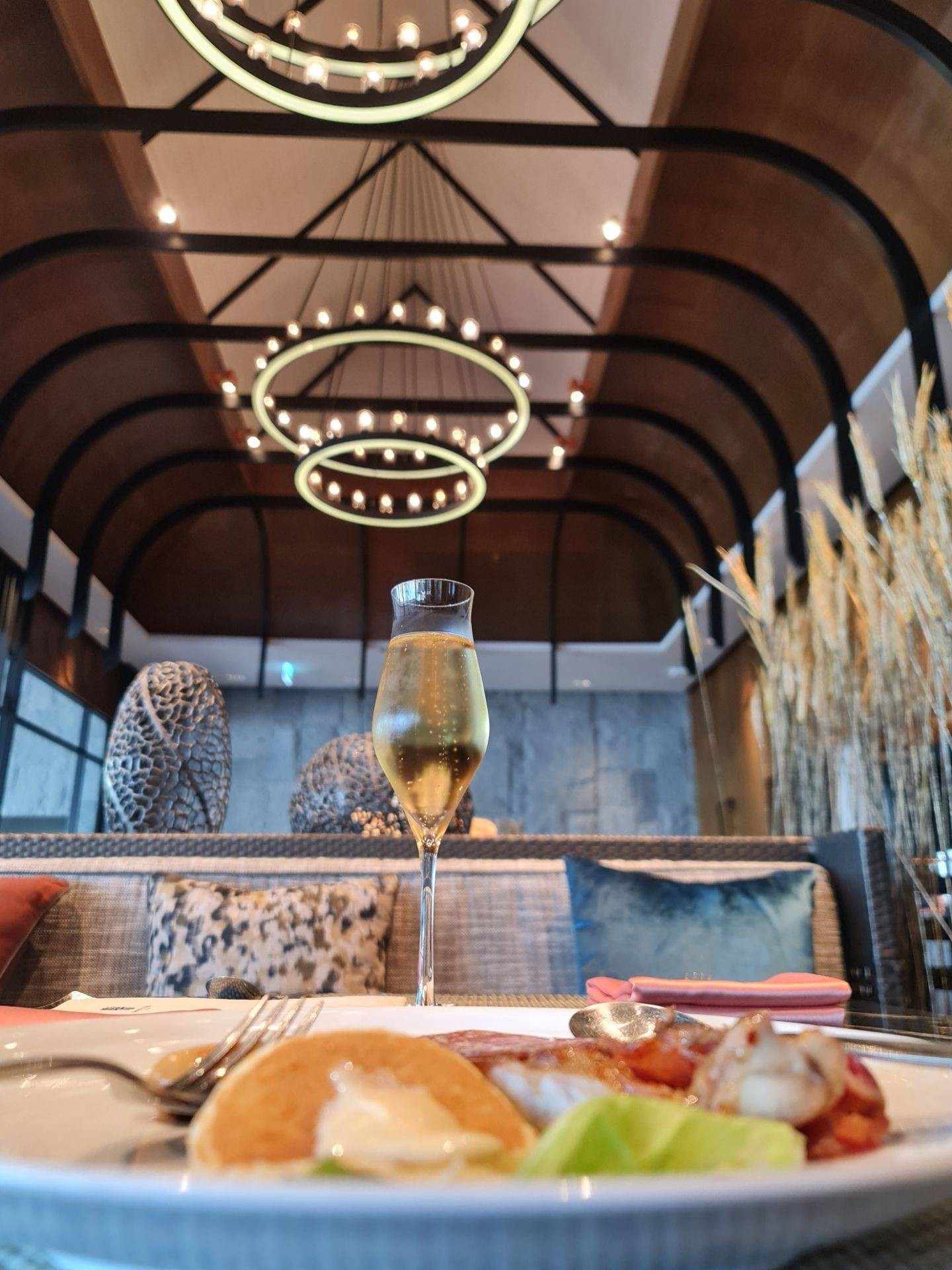 รีวิว The Naga Kitchen Banyan Tree Krabi - ห้องอาหารมื้อเช้าและหลักของ ...