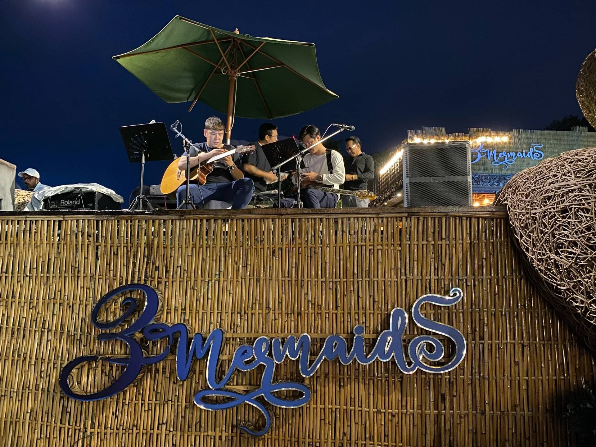 รูป 3 Mermaids Cafe & Restaurant