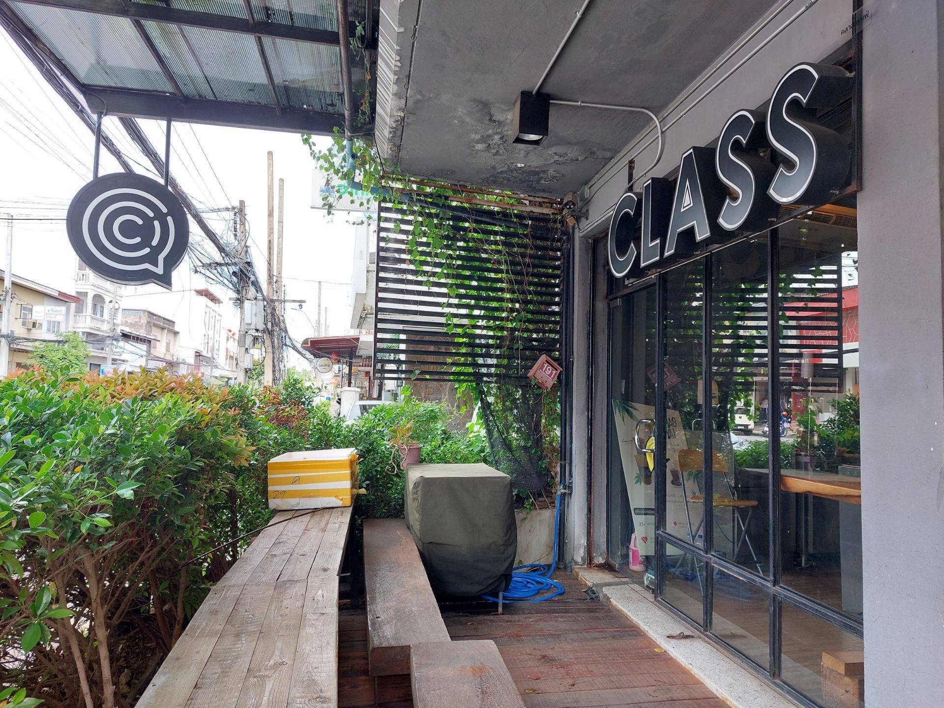 รีวิว CLASS Cafe' จอมสุรางค์ - กาแฟ2แก้ว100ฟรีโดนัท