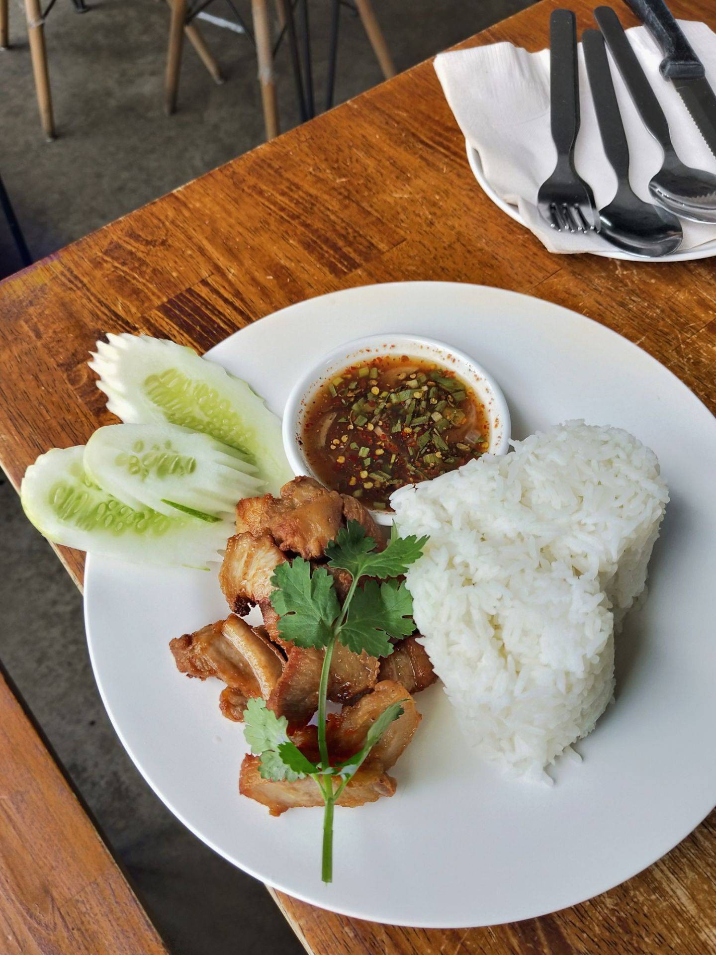 ข้าวหมูทอดเบรคแตก ร้าน FARM LUCK ตรงข้าม พุทธบูชา 43 - Wongnai