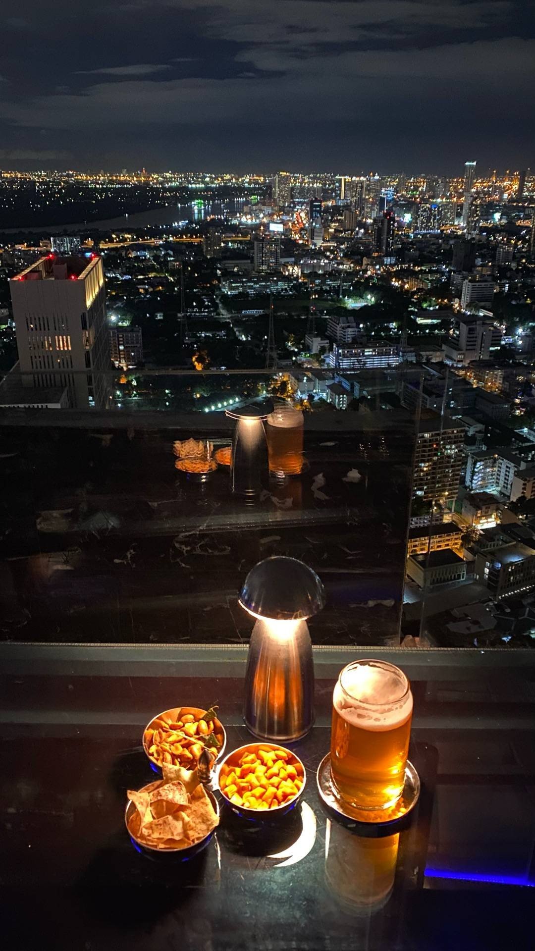 รีวิว Vertigo and Moon Bar - บาร์วิวดี บรรยากาศเยี่ยม