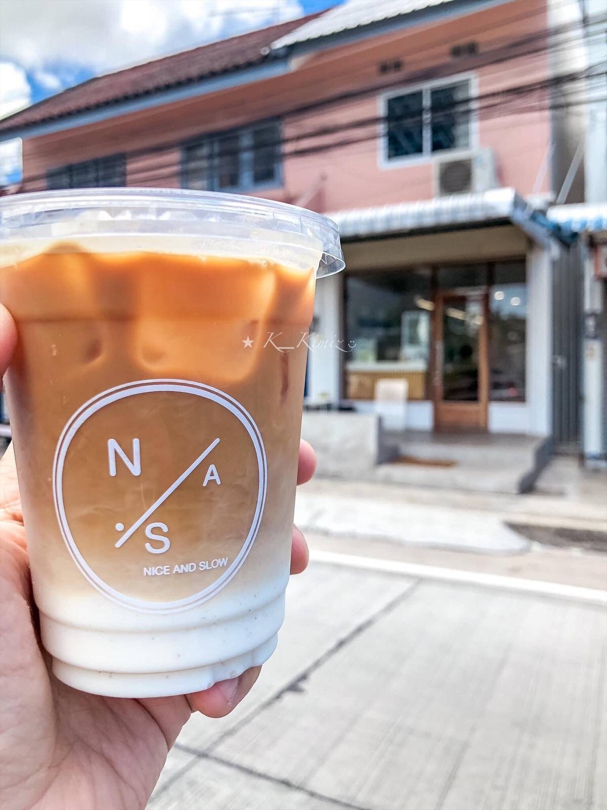 รีวิว NICE AND SLOW COFFEE Sriracha - คาเฟ่น่ารัก โฮมคาเฟ่ ติดสุขุมวิท ...