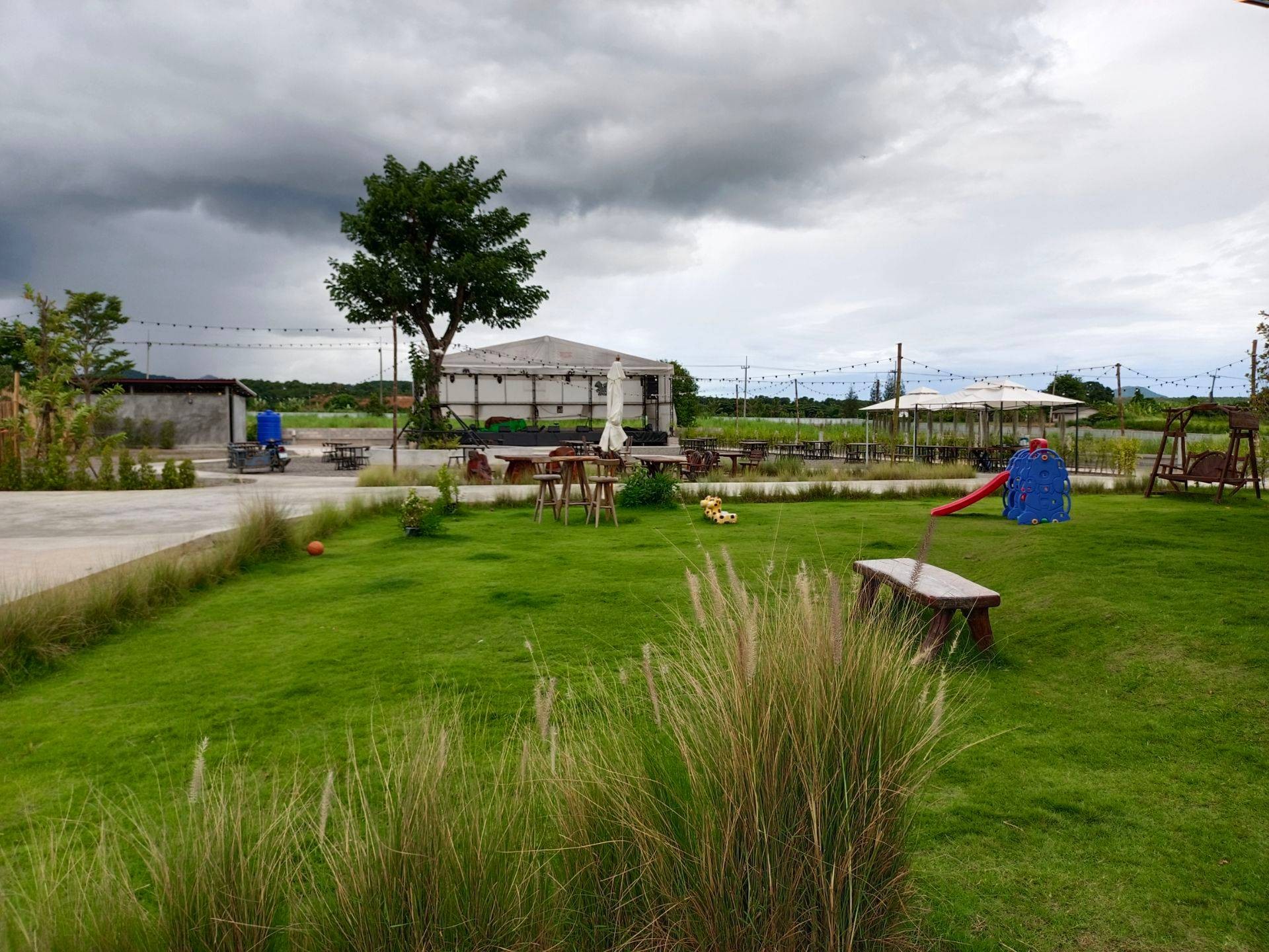 รีวิว 289 Hill Farm Cafe & Resort - (เพชรบุรี) ร้านอาหารวิวเขา บรรยากาศ ...