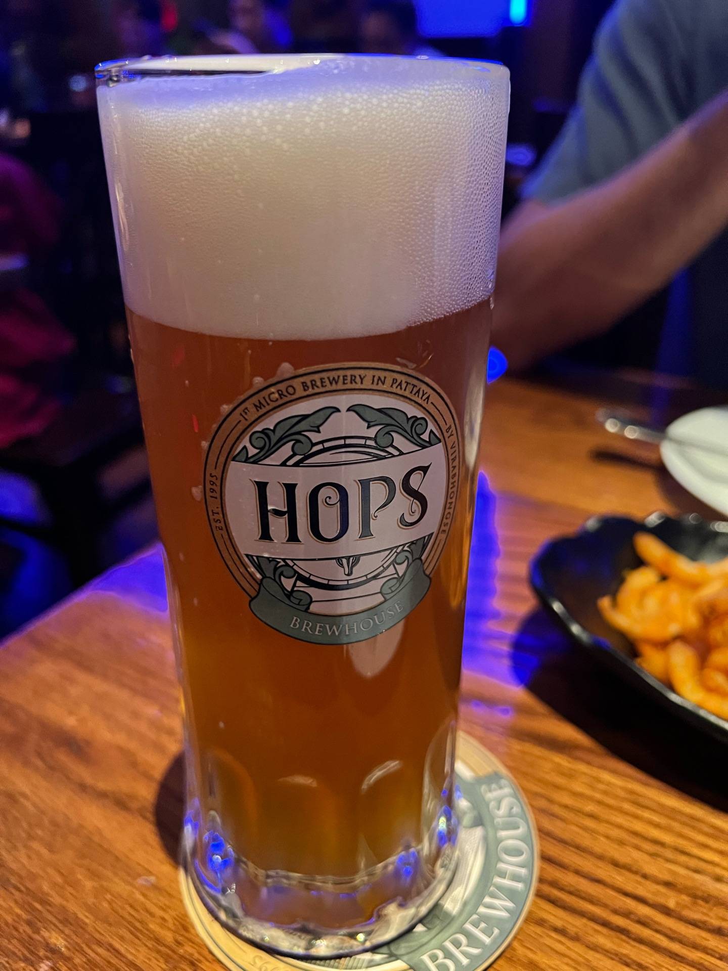 Larger Beer ร้าน Hops Brewhouse