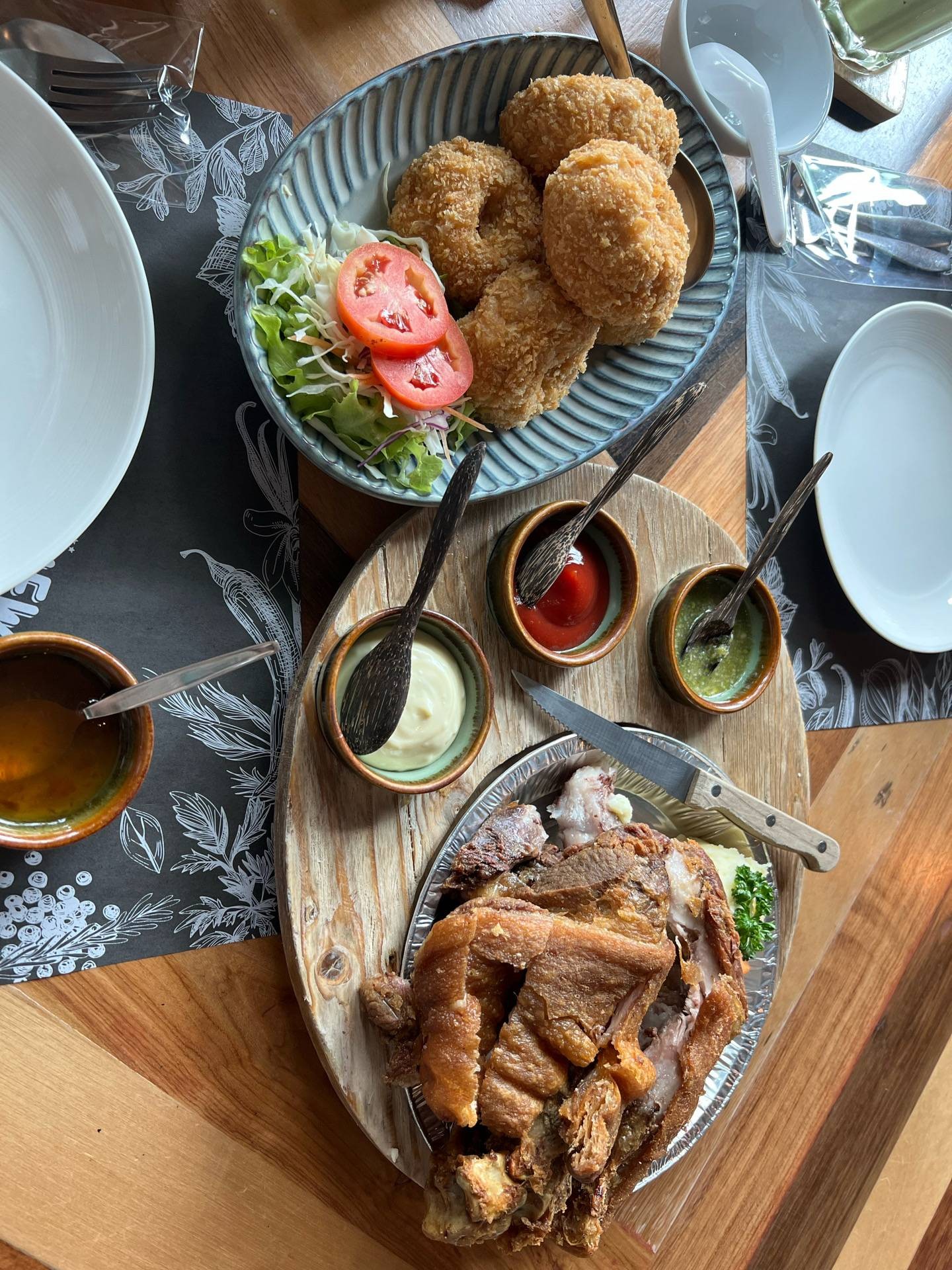 รูป The Good View Village Restaurant & Karaoke แม่เหียะ - Wongnai