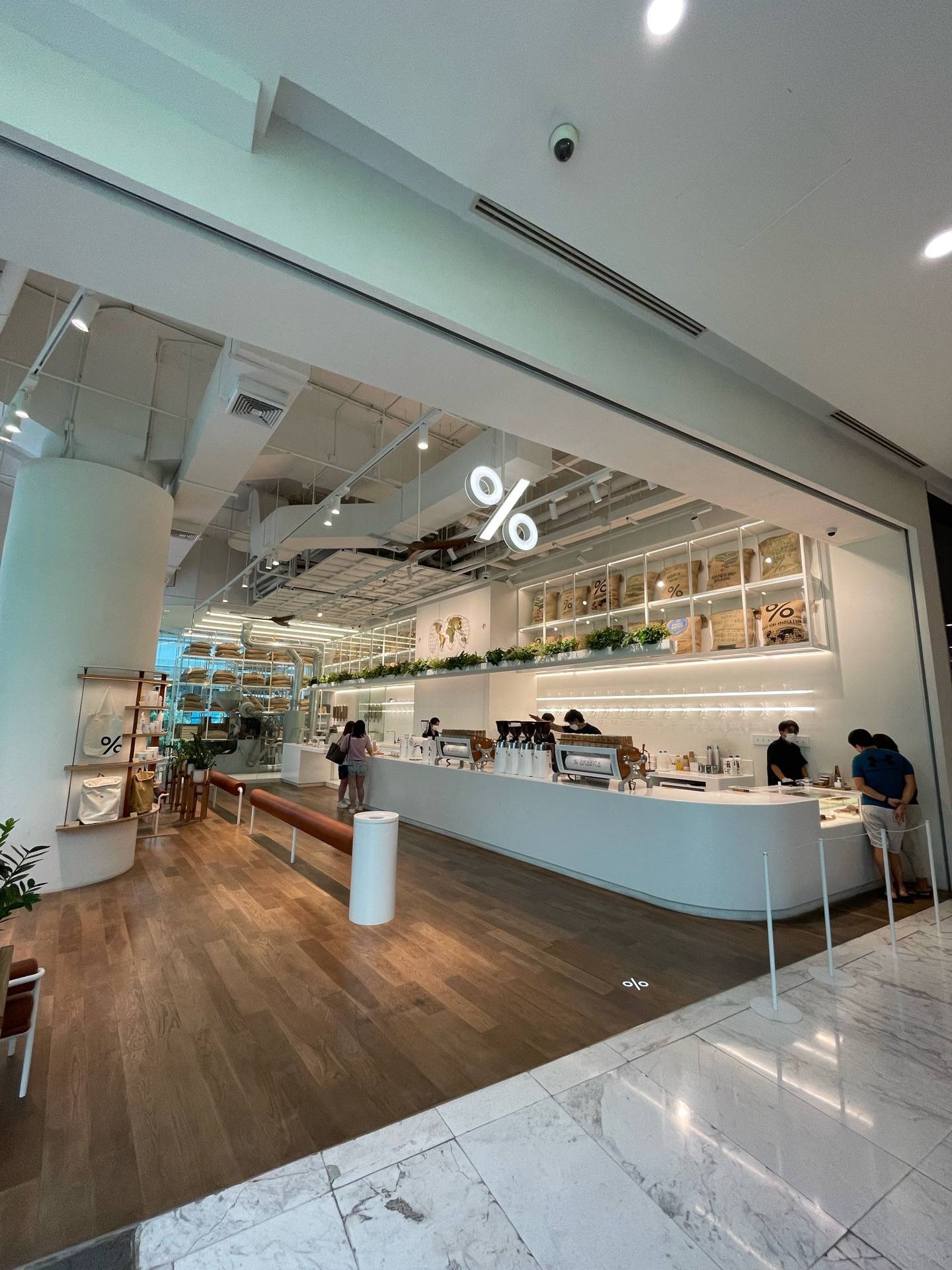 รีวิว % Arabica EmQuartier Roastery - มาลอง Matcha soft cream รสชาเขียว ...