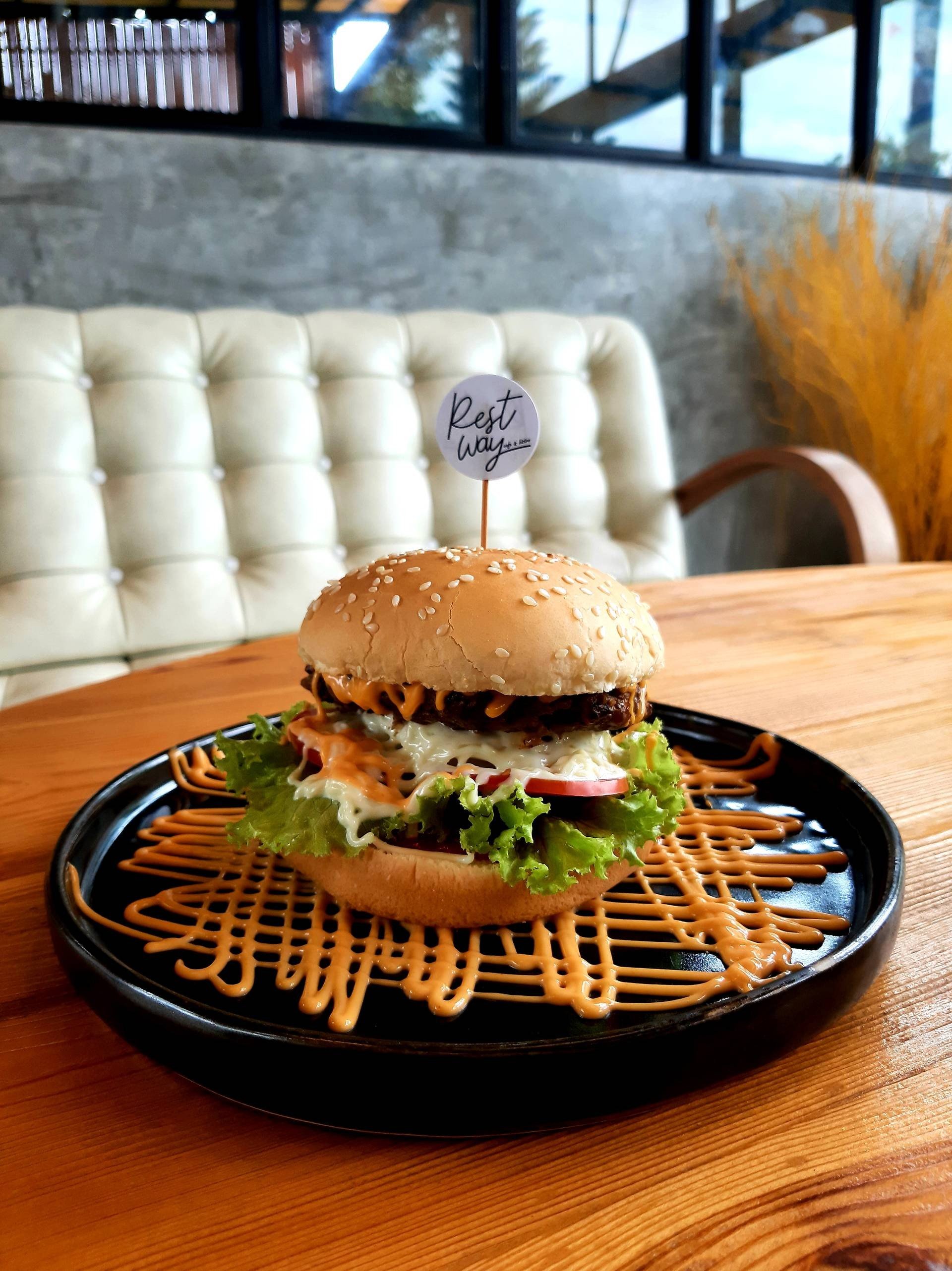 เบอร์เกอร์เนื้อ ร้าน REST WAY CAFE & BISTRO เรสต์เวย์คาเฟ่แอนด์บิสโทร ...