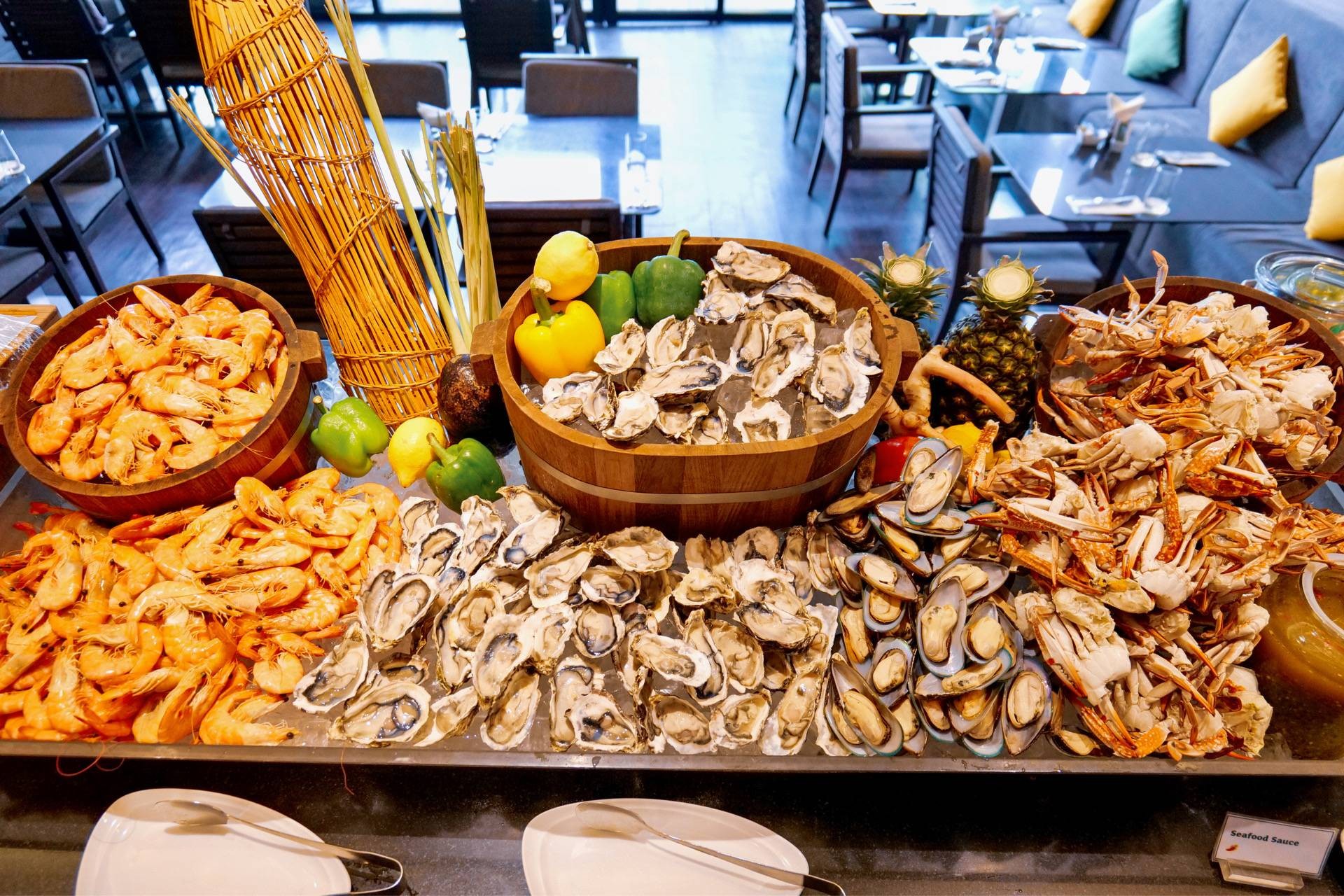 รีวิว Zeta Cafe โรงแรมฮอลิเดย์อินน์ กรุงเทพฯ - บุฟเฟ่ต์อาหารทะเลแน่นๆ ...