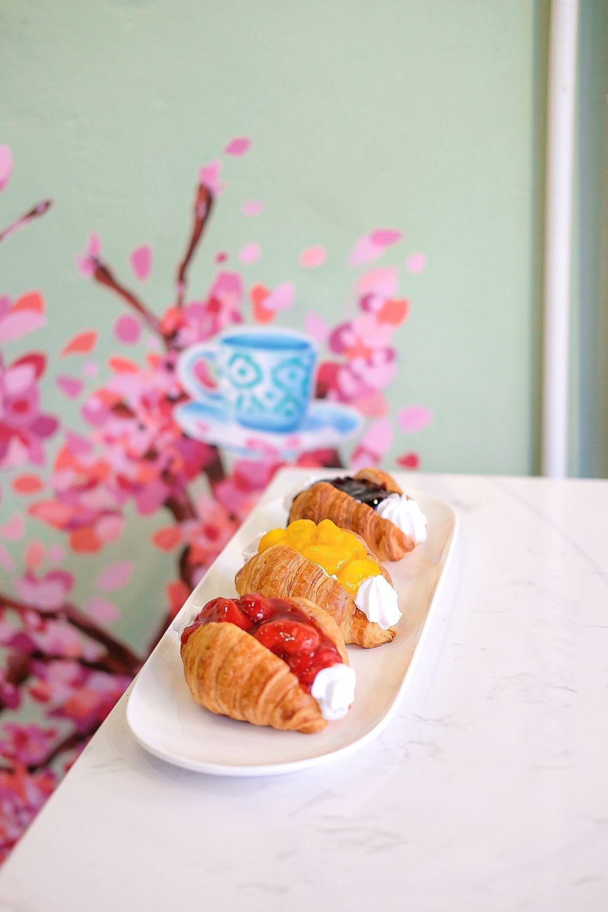 รีวิว Newtro Cafe บรรทัดทอง - Fruit Croissant