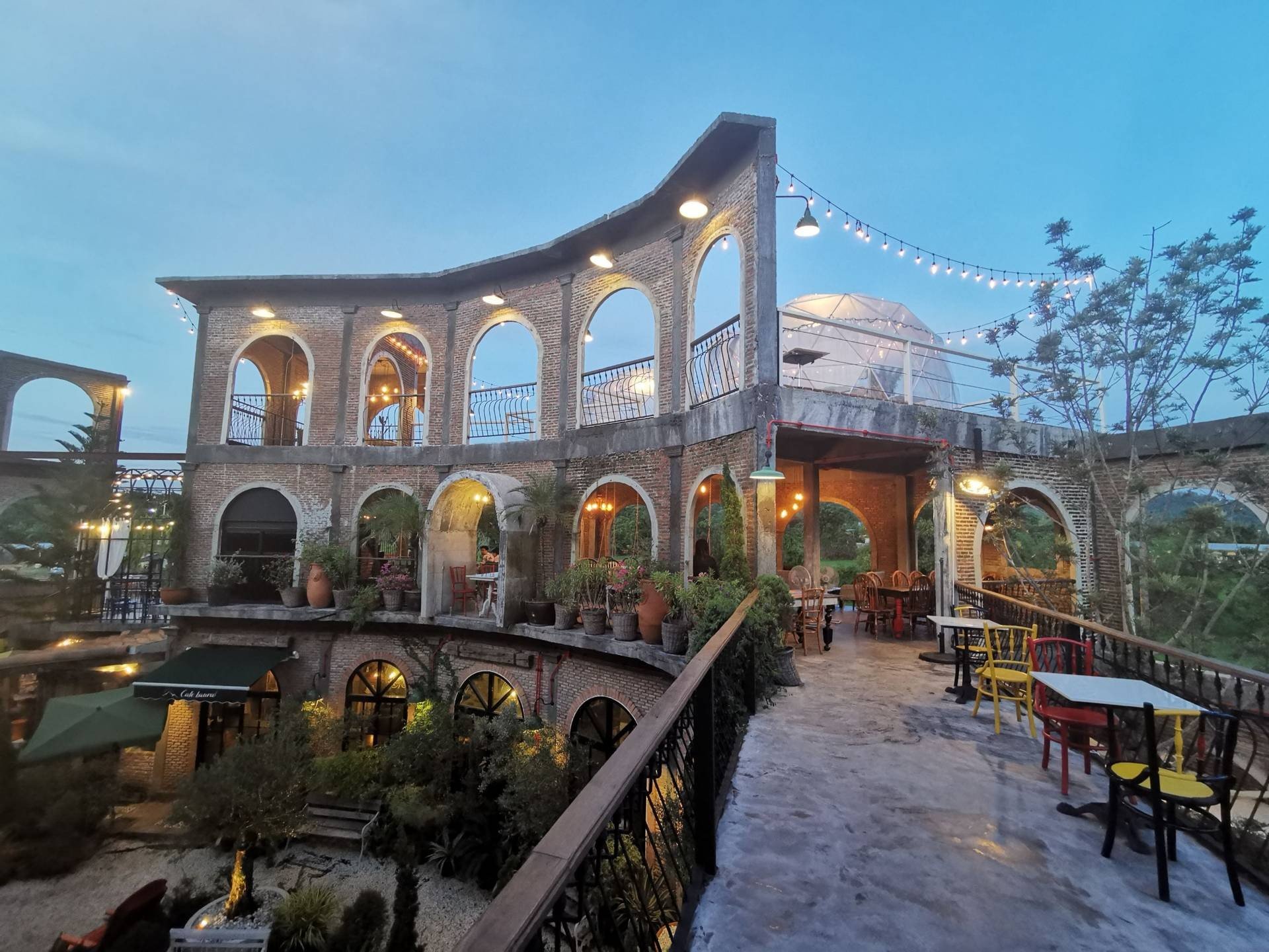 รูป Cafe Laura Bar & Restaurant มวกเหล็ก