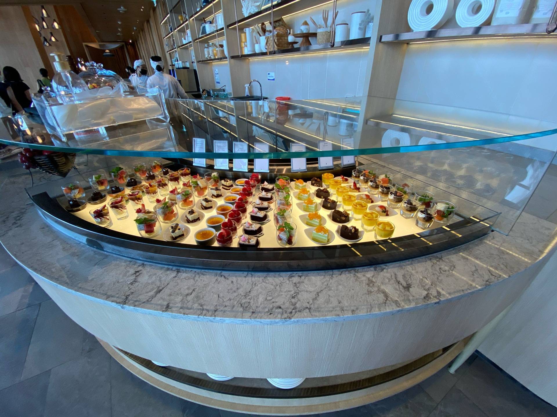 รีวิว Edge, Hilton Pattaya Hilton Pattaya Hotel - บุฟเฟต์วิวทะเลปังๆ ...