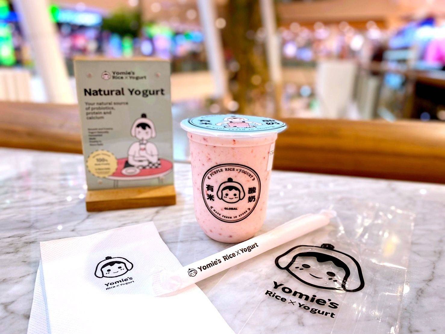 รีวิว Yomie's Rice X Yogurt เซ็นทรัล ภูเก็ต - ร้านน่ารัก พนักงานยิ้มแย้มต้อนรับดีมาก สั่งสตอ ...