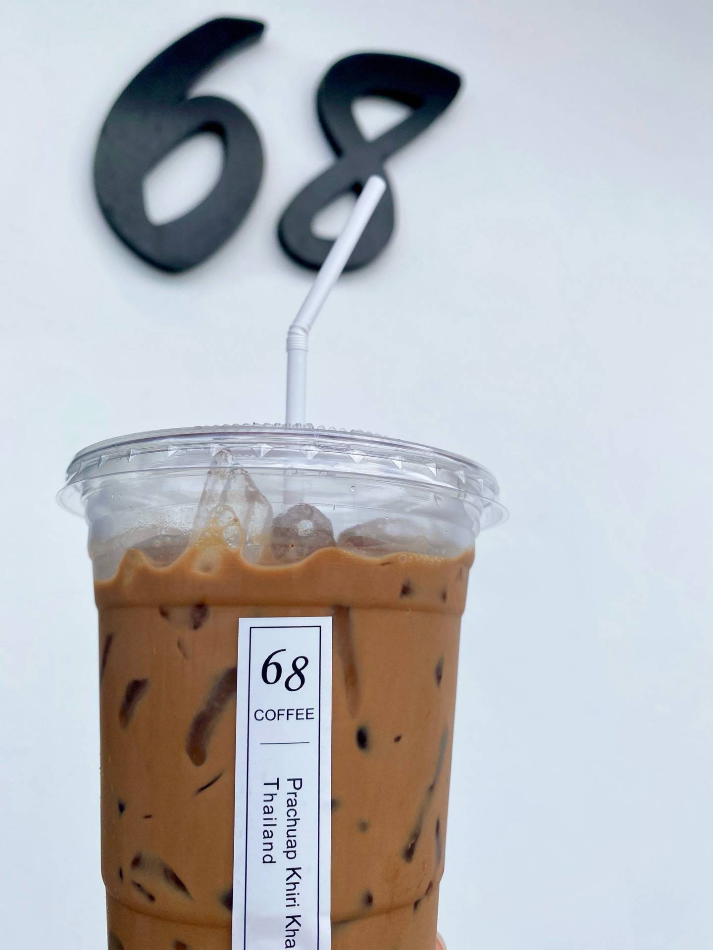 รีวิว 68 Coffee - ร้านกาแฟเล็กๆติดถนนเลียบทะเล
