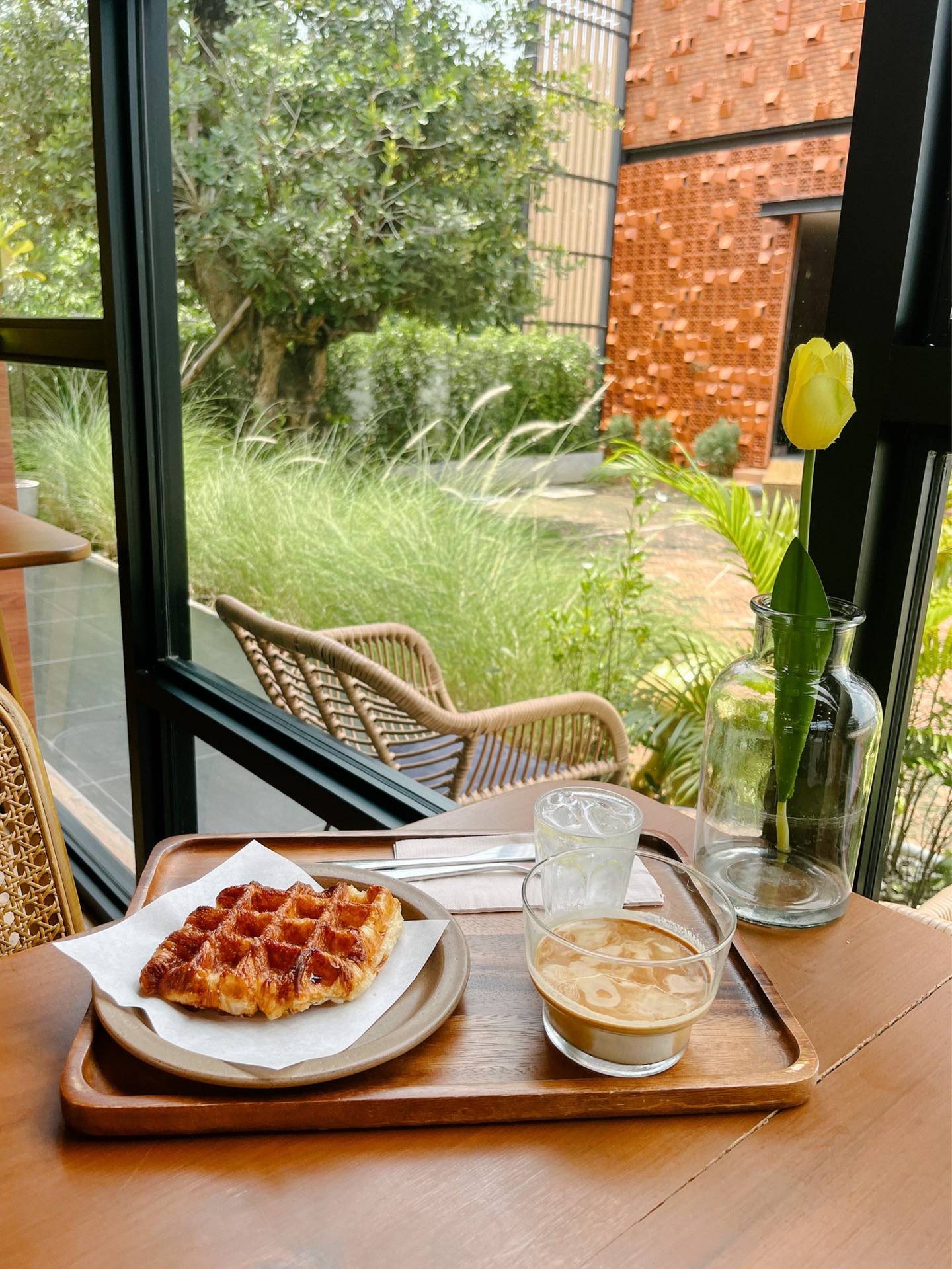 รีวิว APRIL HOUSE สาขา 1 - แนะนำ Cafe ดีๆแถวประตูน้ำพระอินทร์ ที่ไม่ควรพลาด!!😋