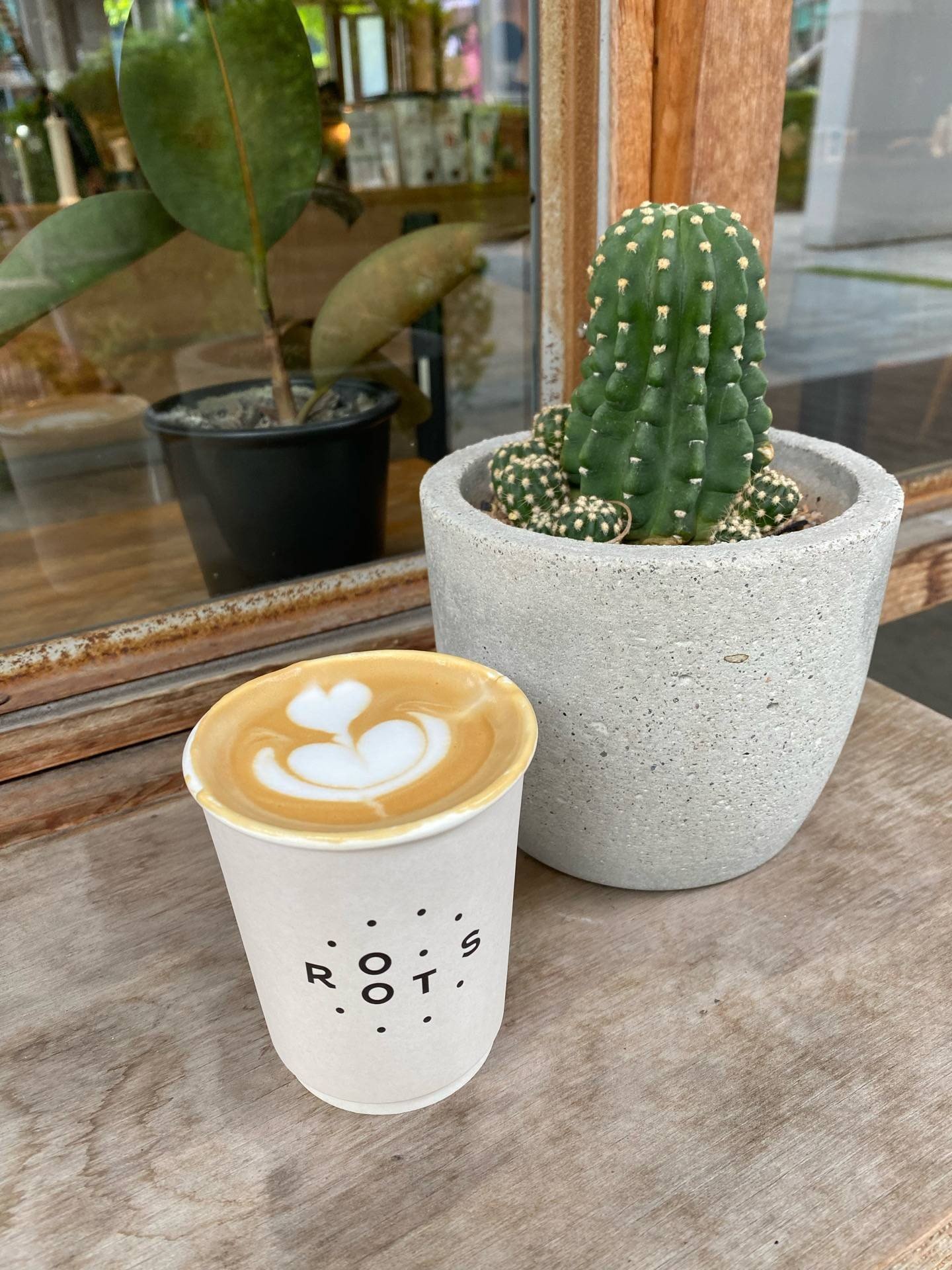 รีวิว Roots at Sathon Bhiraj Sathon - สาขานี้สะดวกที่จอดรถข้างร้านเลย grab and go พอไหว - Wongnai